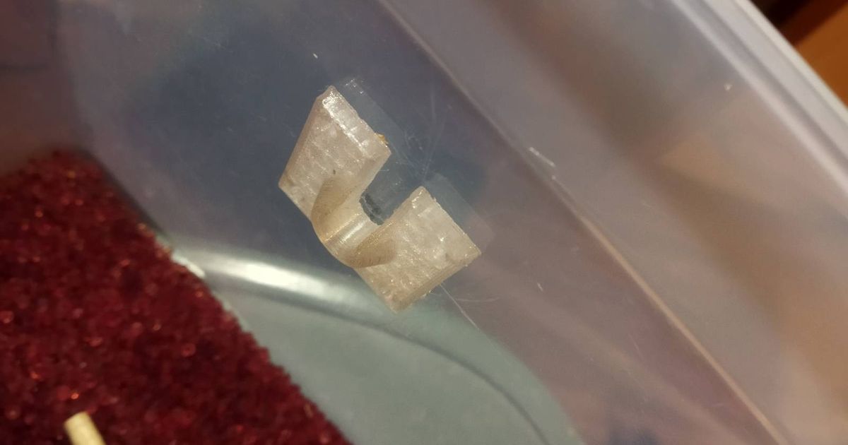 Parametrizable mounting bracket for spool rod in filament dry box by ...