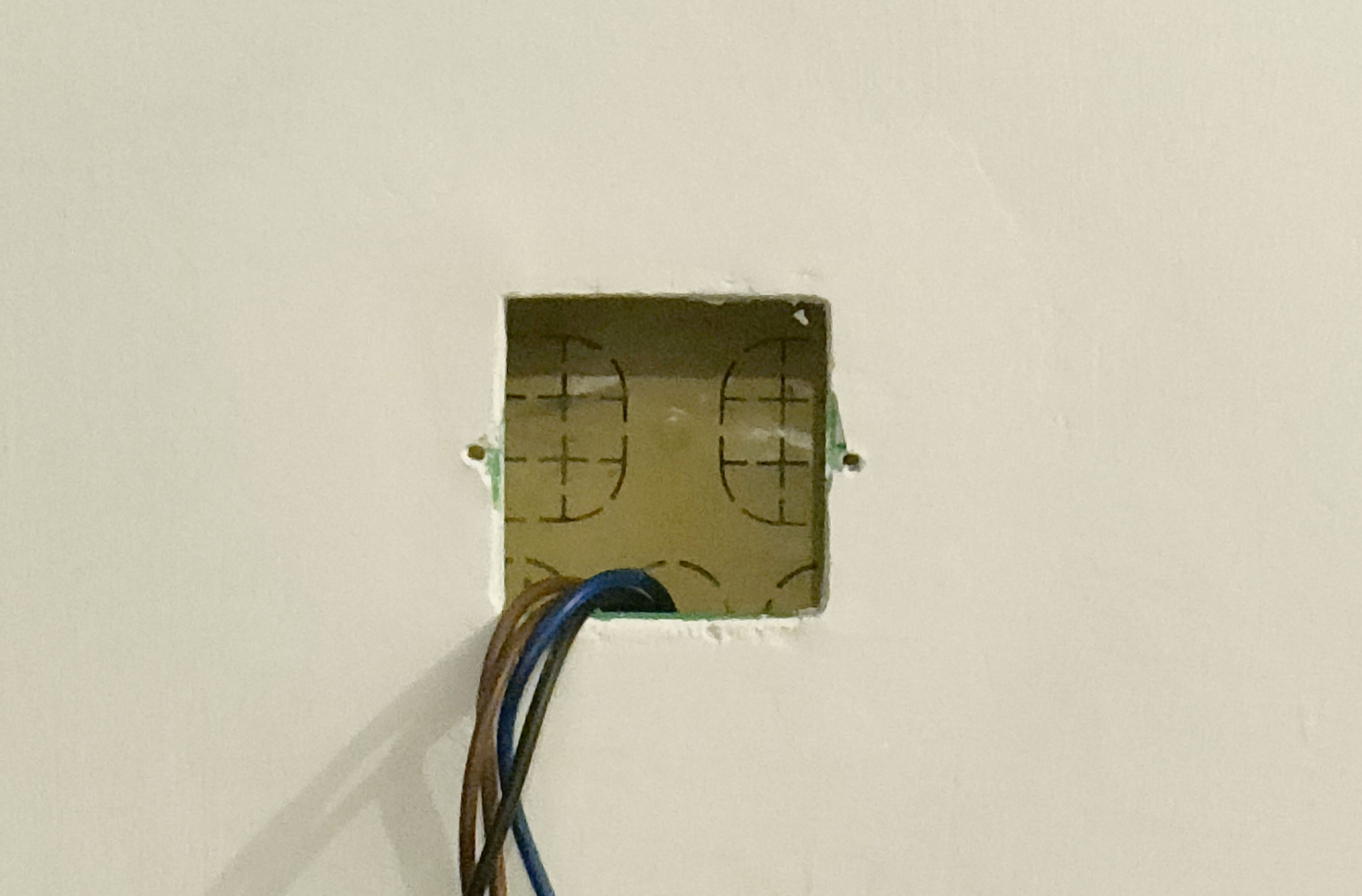 Reducing plate from 3 modules to two modules for concealed flush ...