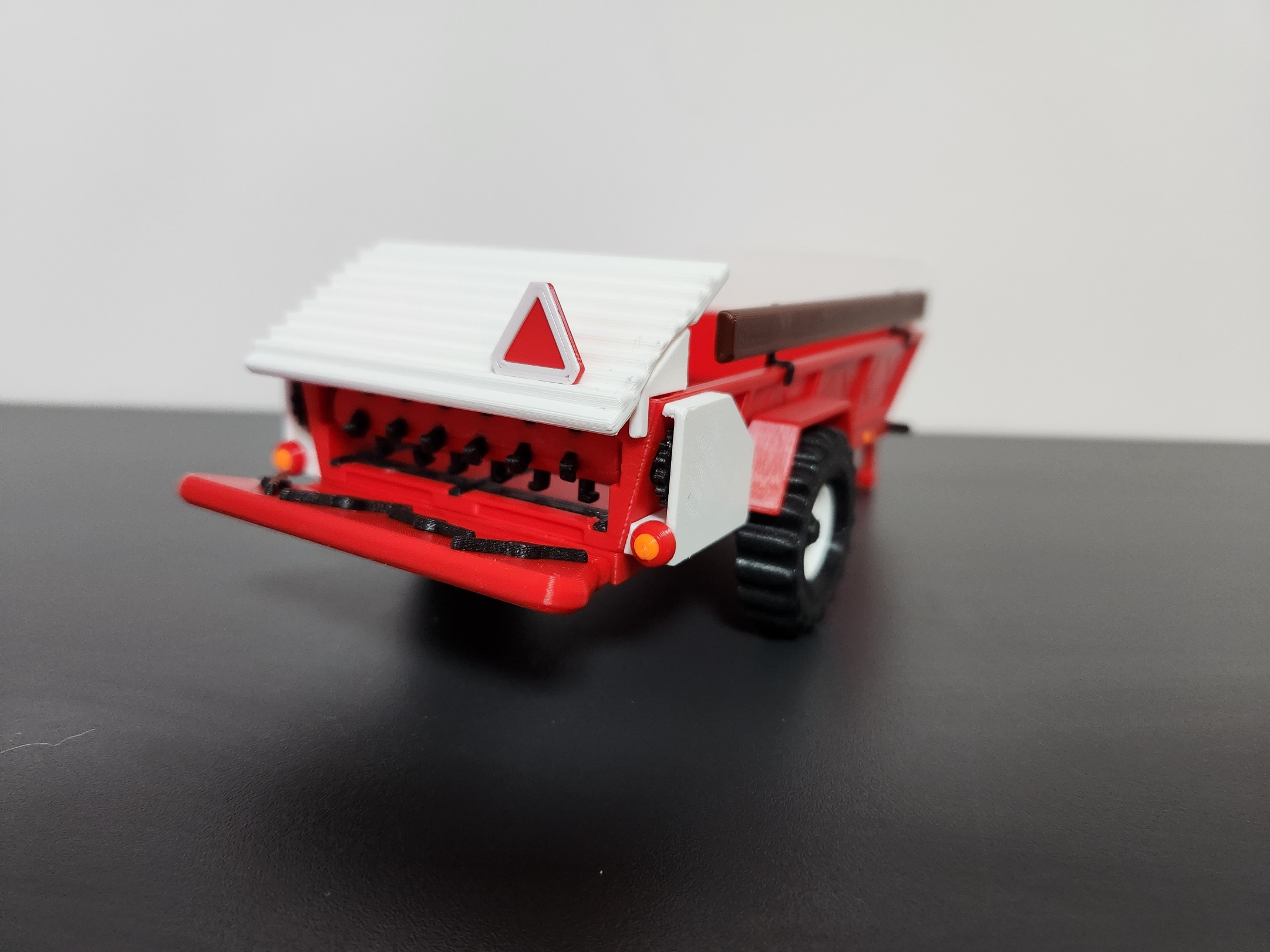 Manure spreader RUR 5 por Bažus | Descargar modelo STL gratuito ...