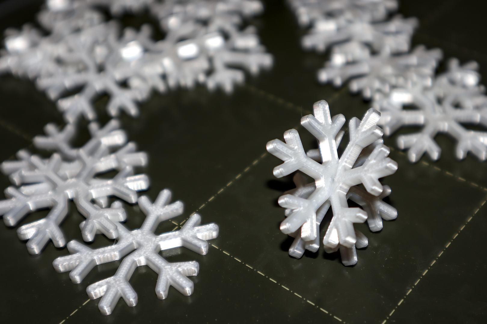 Christmas snowflakes chain by Make by L. | Download free STL model ...
