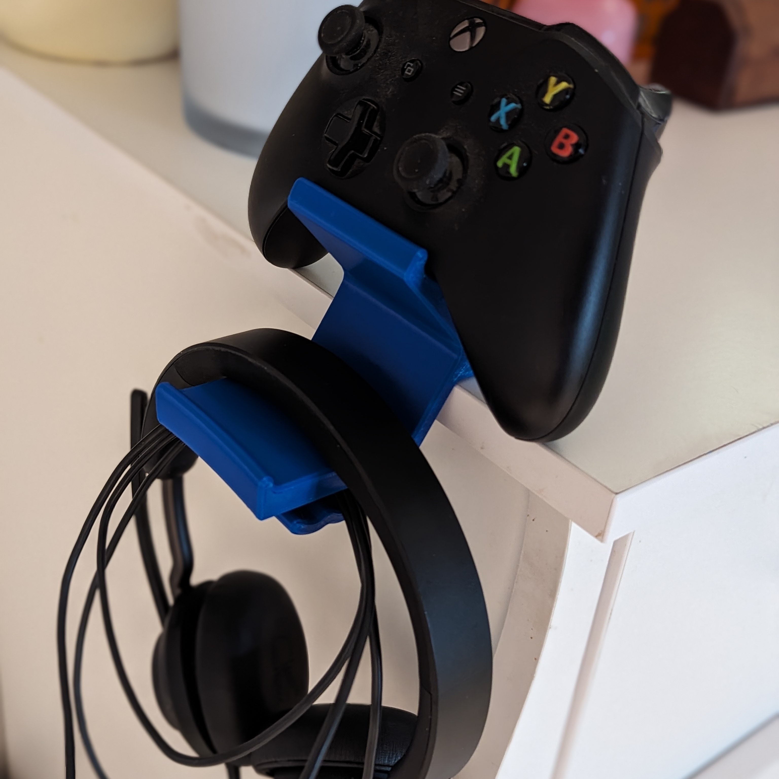 Desktop Gamepad Controller & Headphone Hanger Holder by GLeZz | Download free STL model ...