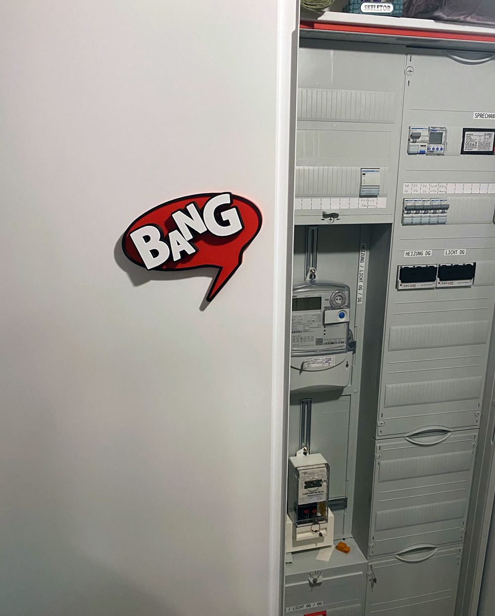 BANG Sign Comic Style with optional Magnets (20x5mm) by MAKERTEAM ...