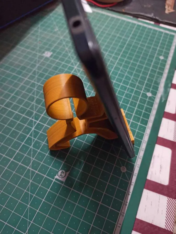 phone holder man by hackerbijay | Download free STL model | Printables.com