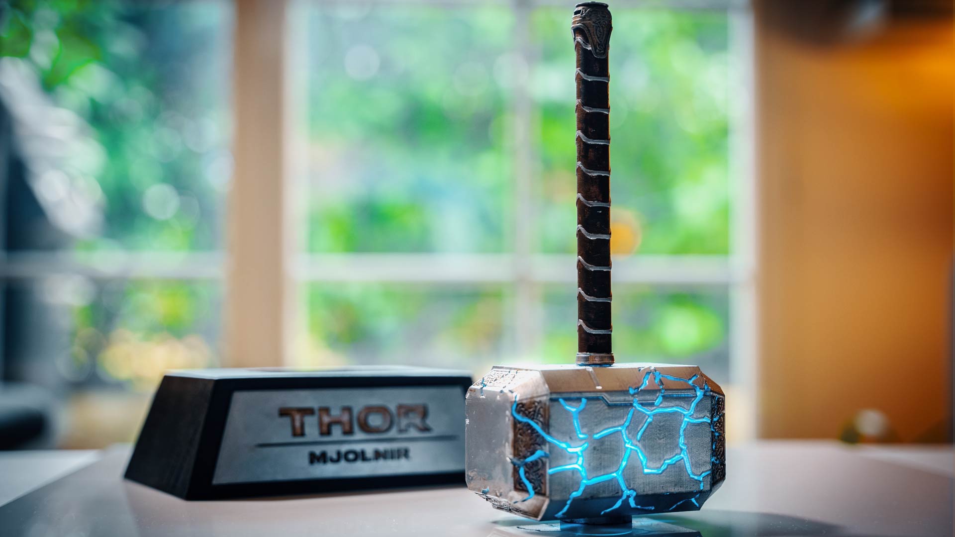 Luminous Mjolnir on battery by Jéjé l'ingé | Download free STL model | Printables.com