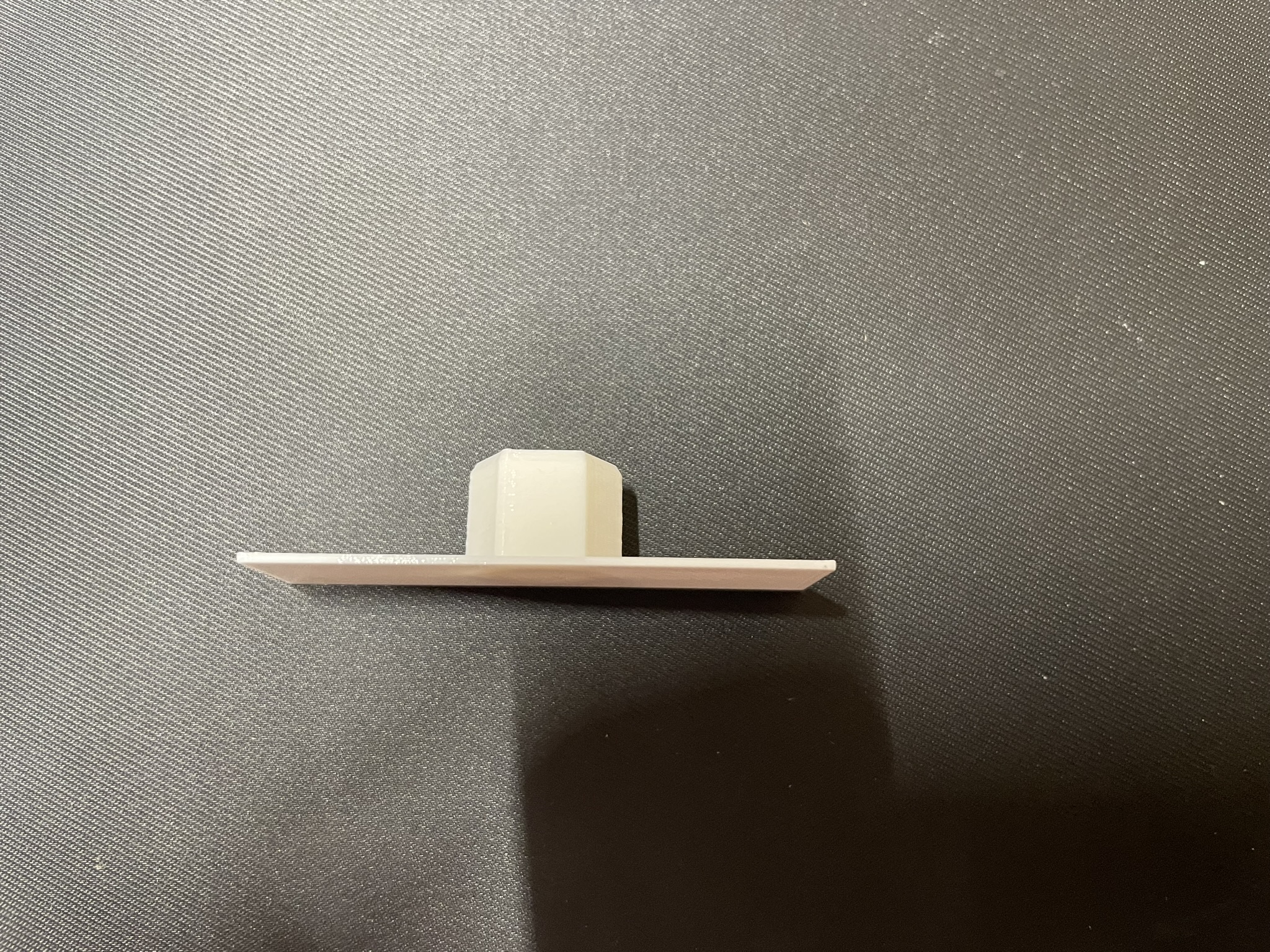 Honeycomb Wall Command Strips Mount by gminnick | Download free STL ...