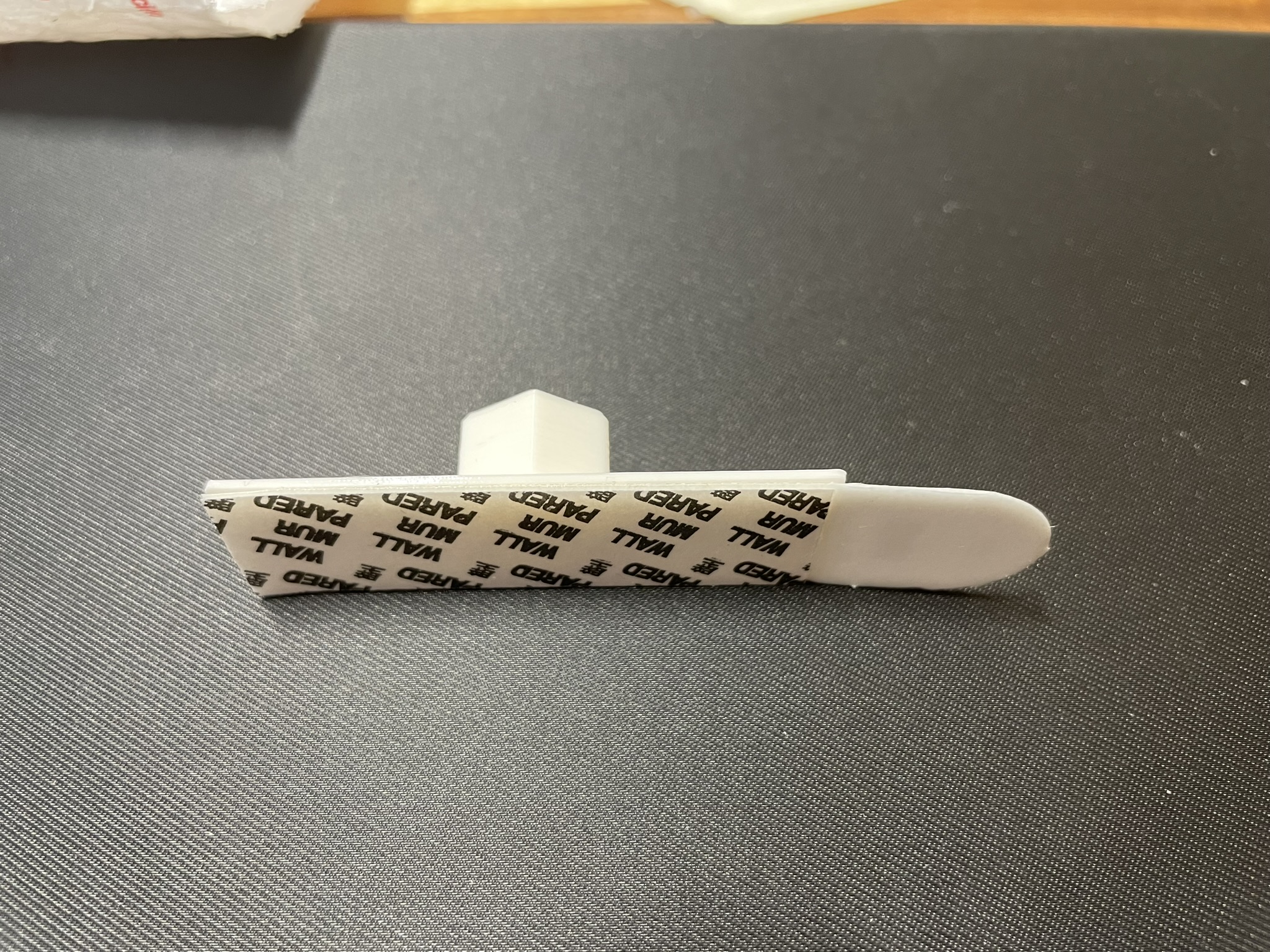 Honeycomb Wall Command Strips Mount by gminnick | Download free STL ...