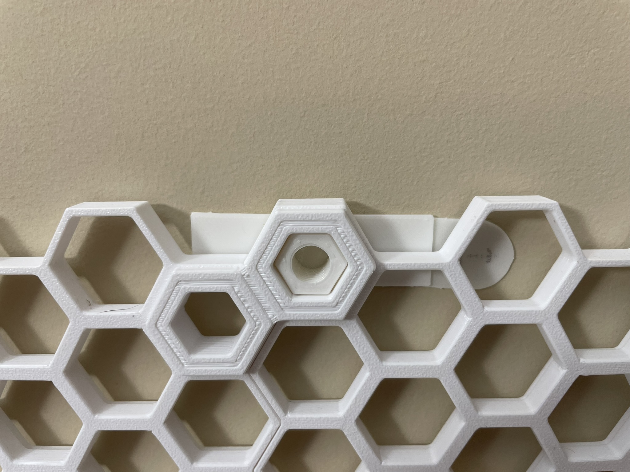 Honeycomb Wall Command Strips Mount by gminnick | Download free STL ...