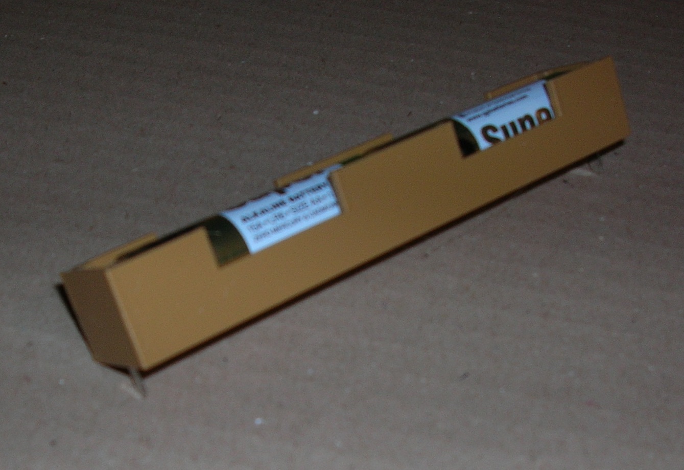 Battery box for two 1.5V AA batteries in series connection - placed in ...