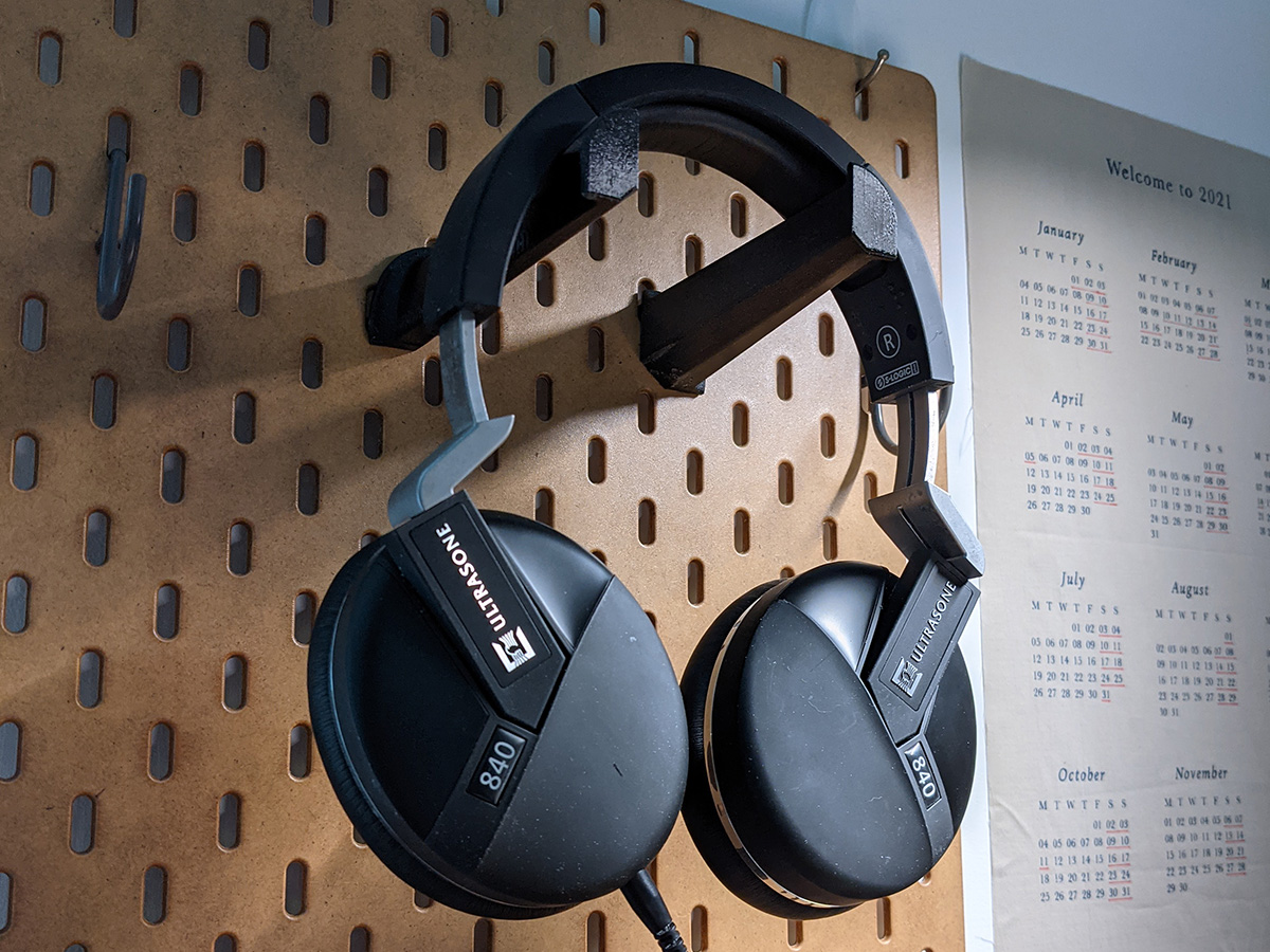 Oculus Quest / Go headset mount for Ikea SKÅDIS pegboard by THL ...