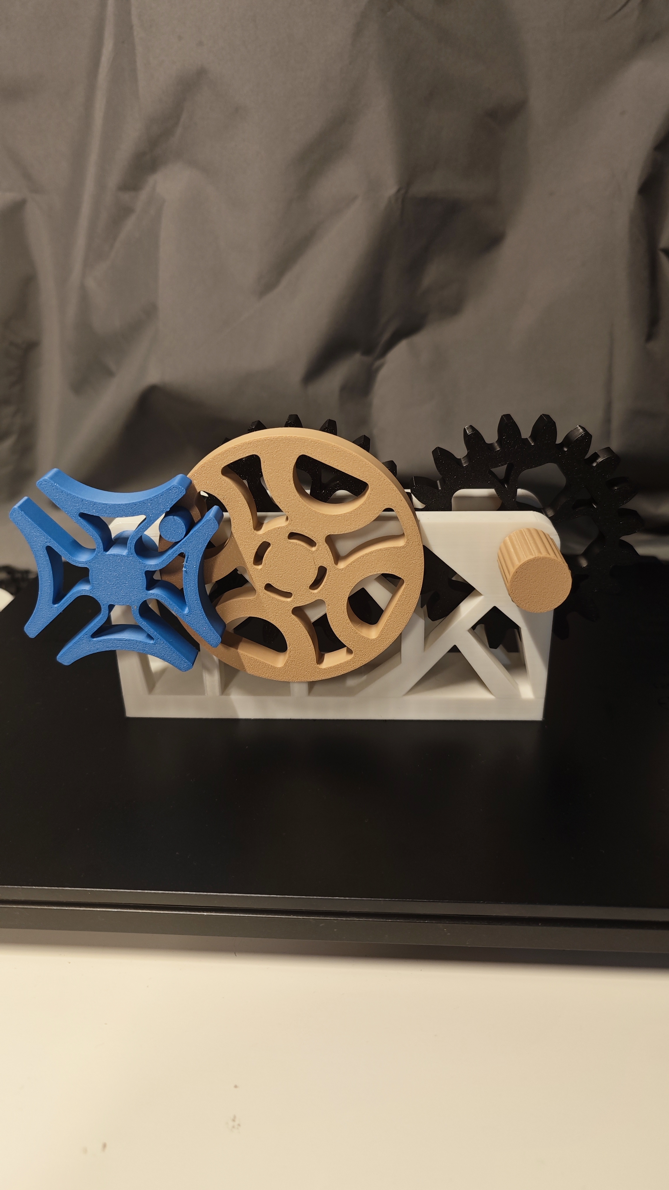 Geneva gear - mechanical principle by Janni | Printables Store