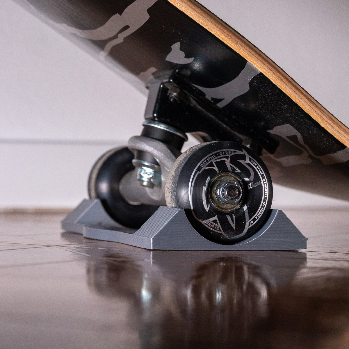 Skateboard wheelie Stand / Hometrainer für 52/53mm Wheels by Sven ...