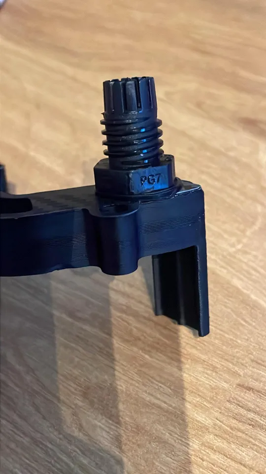 Voron 2.4 Original cable cover with PG7 Thread by RagingRobin ...