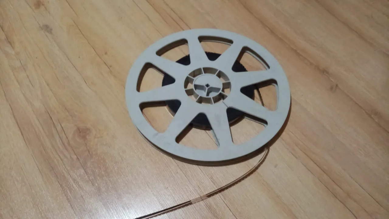 16mm Film Reel Clip by holec | Download free STL model | Printables.com