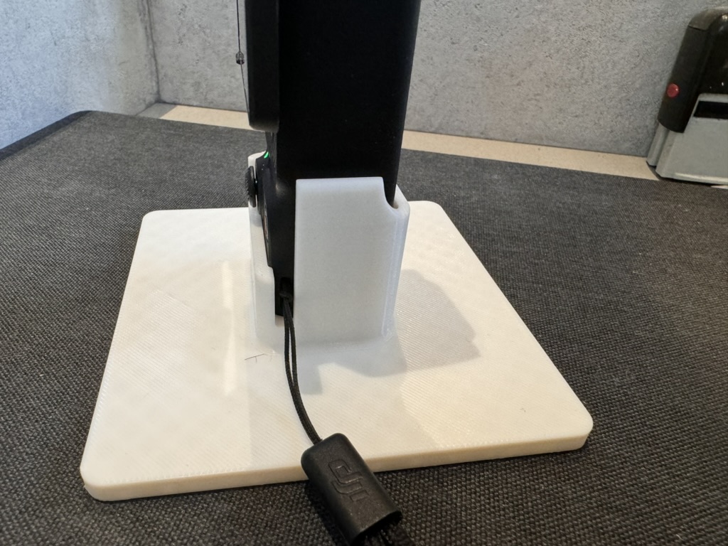 Dji osmo pocket 3 desktop stand by Keanu | Download free STL model ...