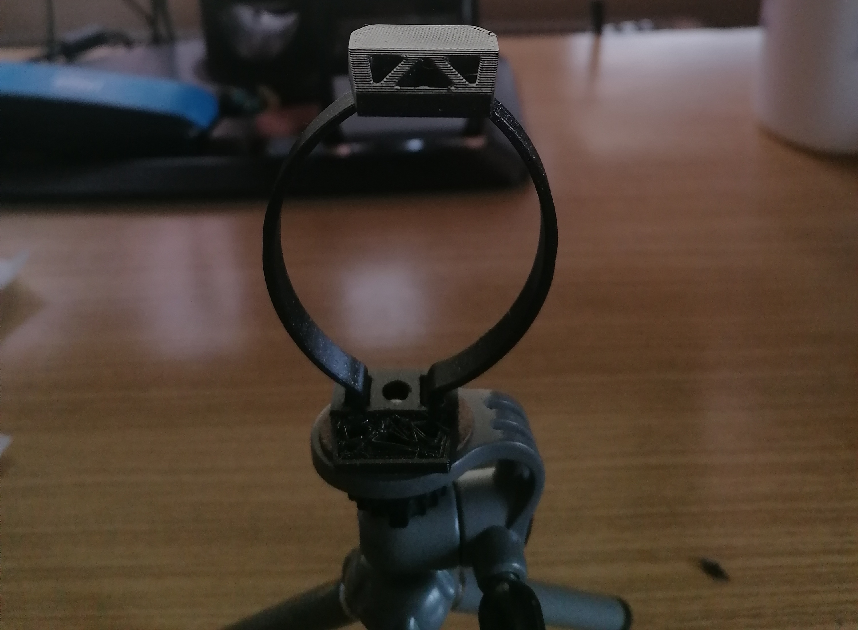 Mobil holder for any tripod with 1/4" photo-screw by Pacho_z3D | Download free STL model ...