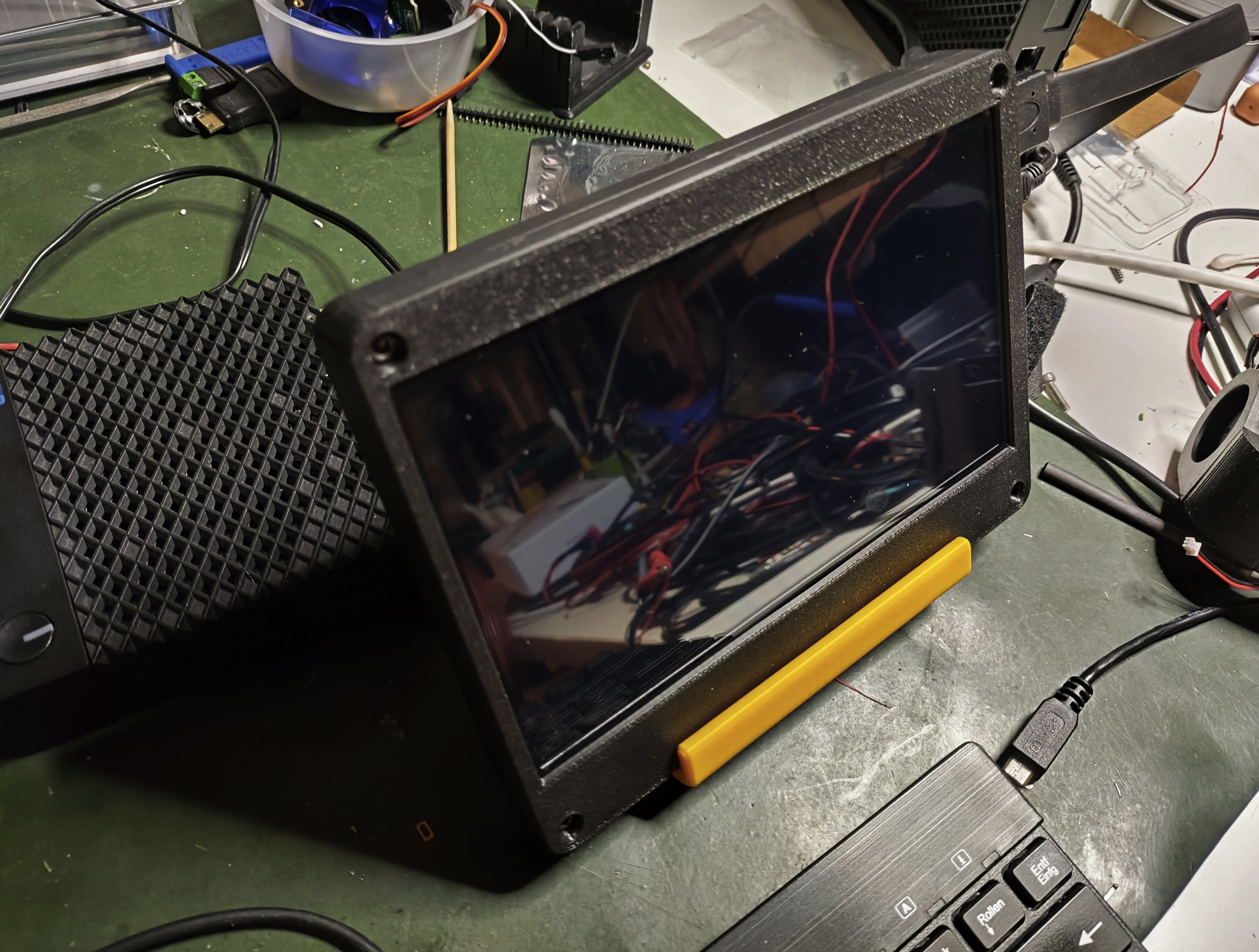 Stand for the 7 Inch Touchscreen Case (from Elecrow) by felixna ...