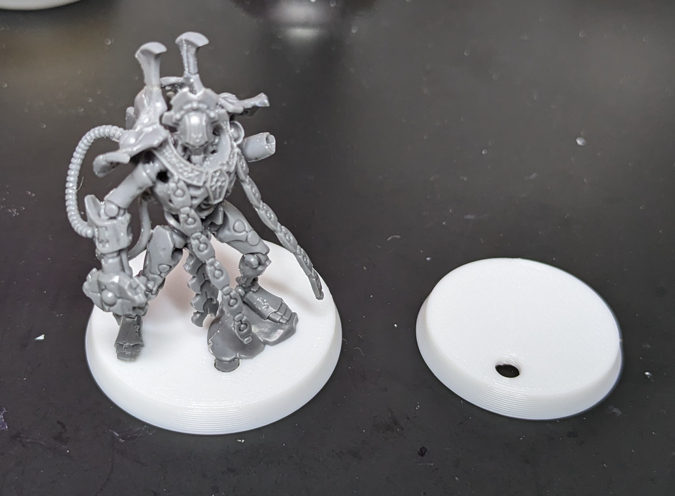 Warhammer 40K Gaming Fantasy Tabletop Miniature Bases with HOLES (32 ...