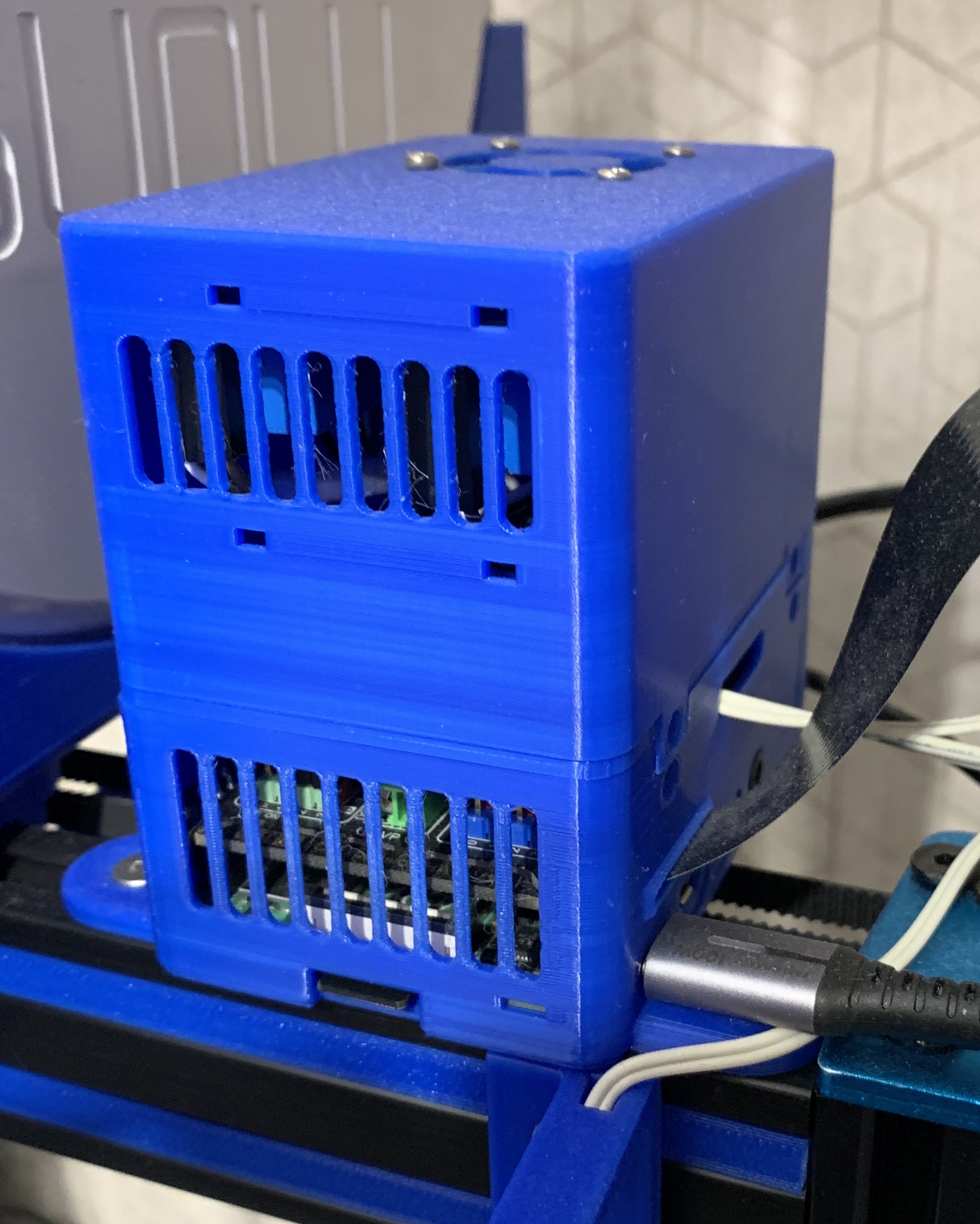 Raspberry Pi4 enclosure by Luca Polini | Download free STL model ...