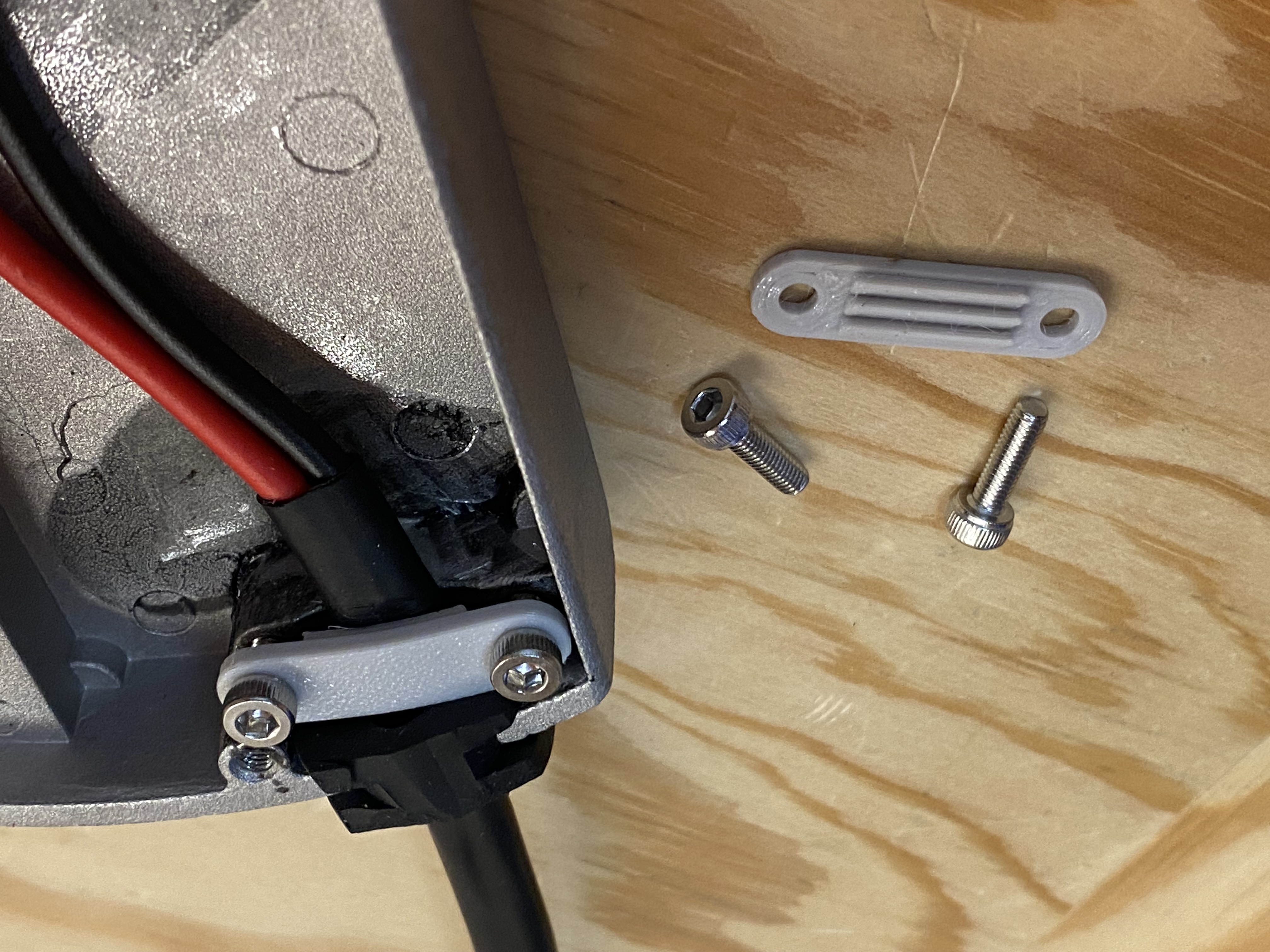 Wire strain relief clamp by Per Mejdal Rasmussen | Download free STL ...