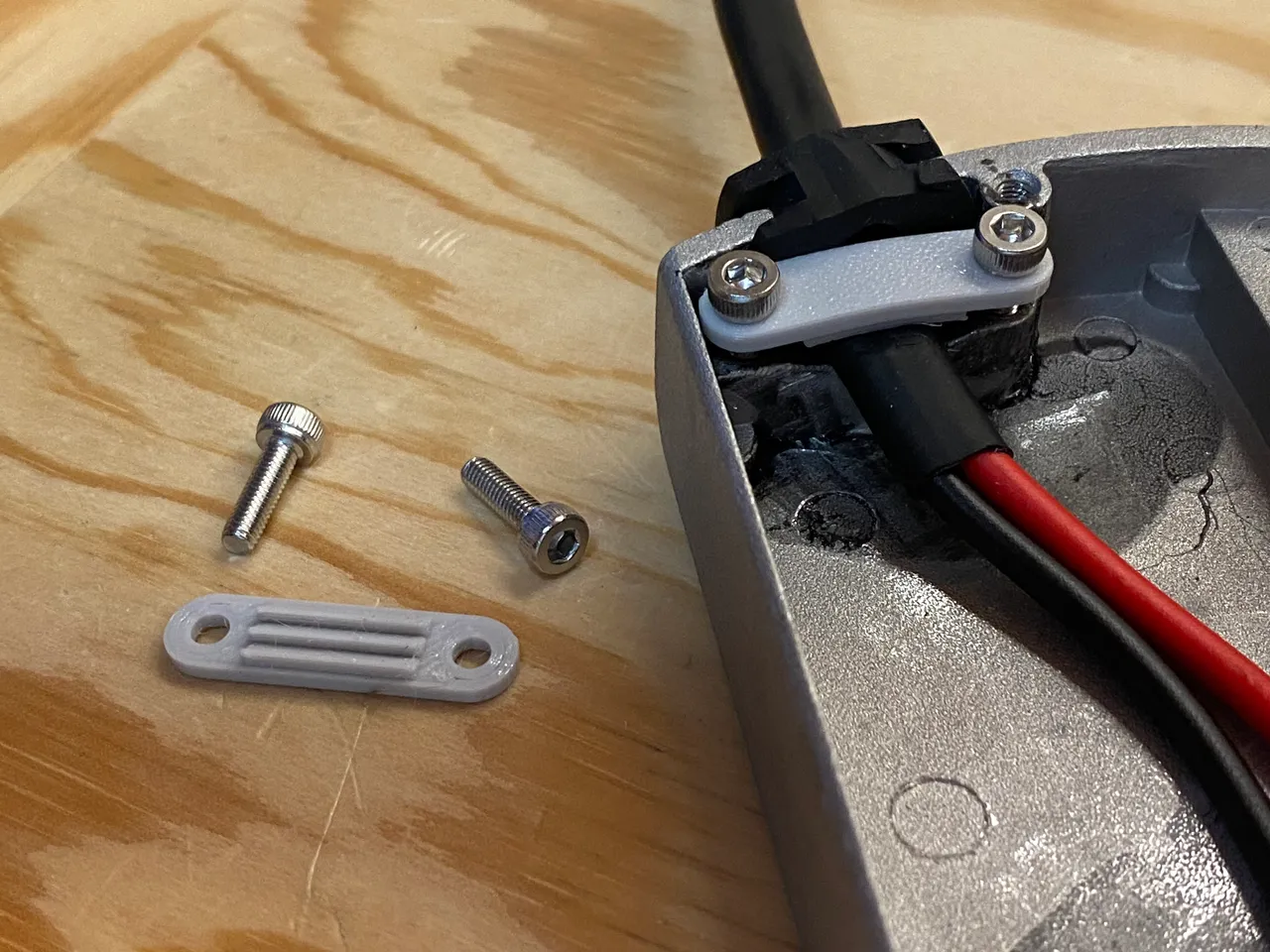 Wire strain relief clamp by Per Mejdal Rasmussen | Download free STL ...