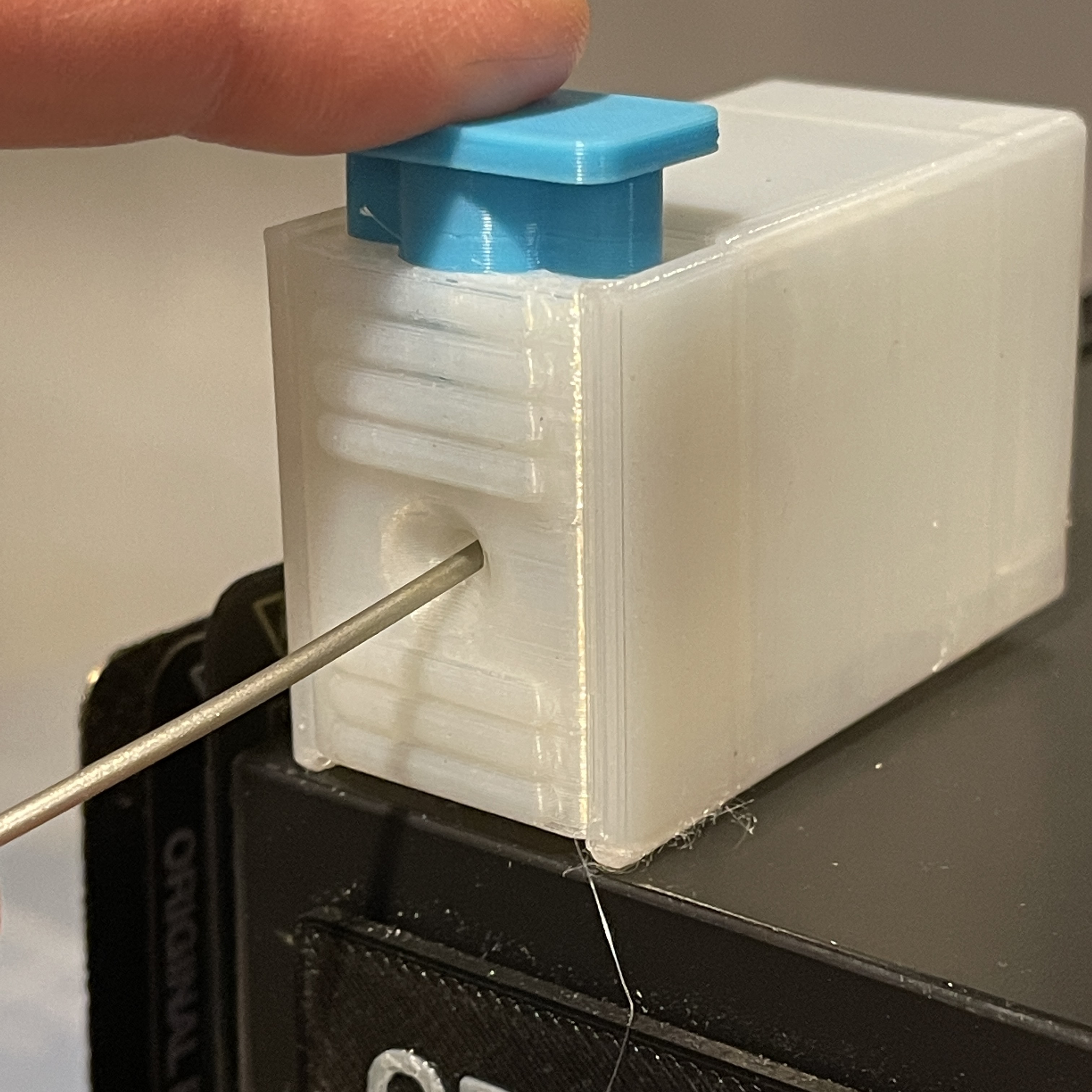 Easy-to-Empty Filament Cutter with 3030 extrusion and MultiClip ...