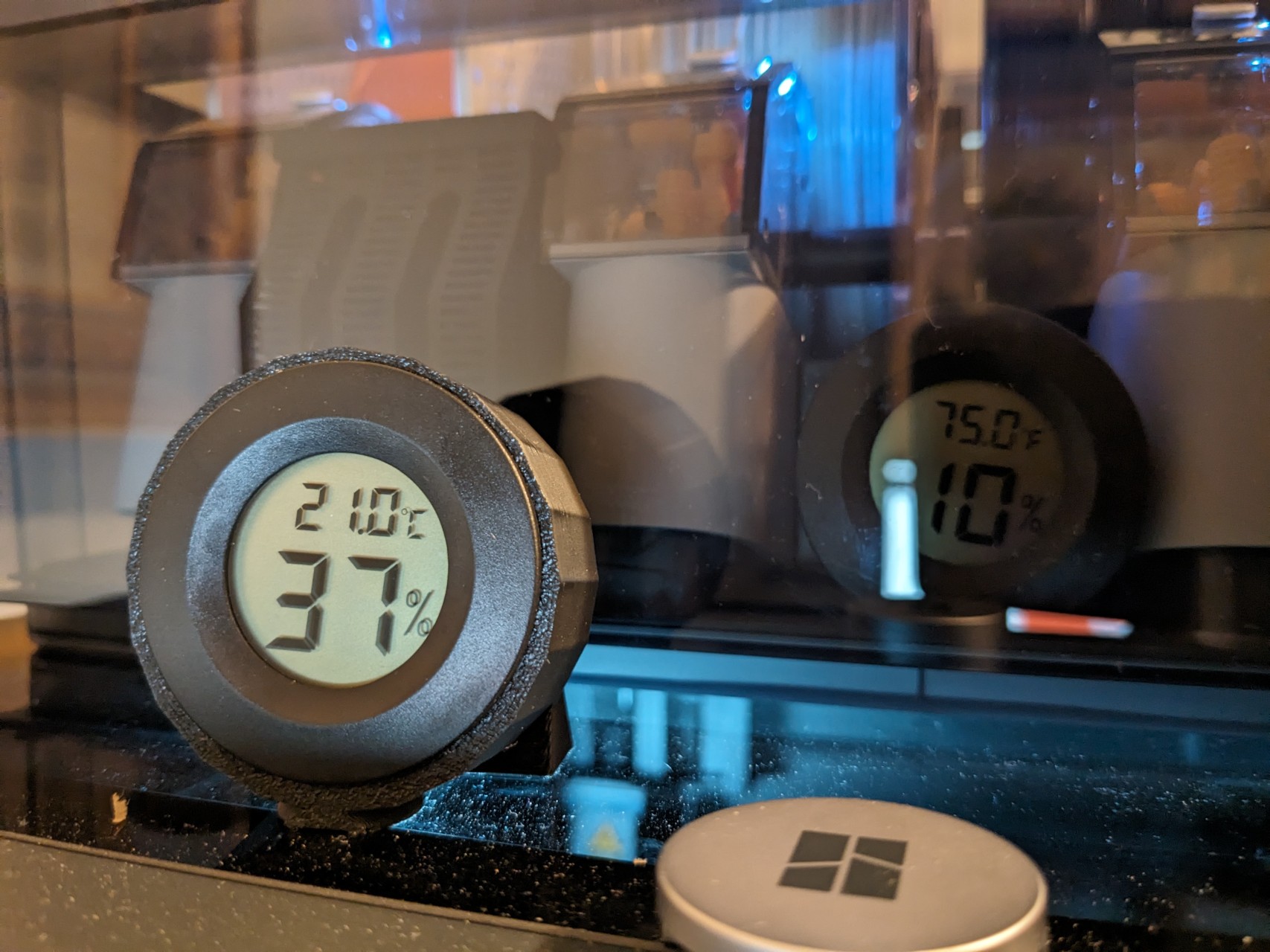 Hygrometer Holder 5000 (And Thermometer) by Jurs | Download free STL ...