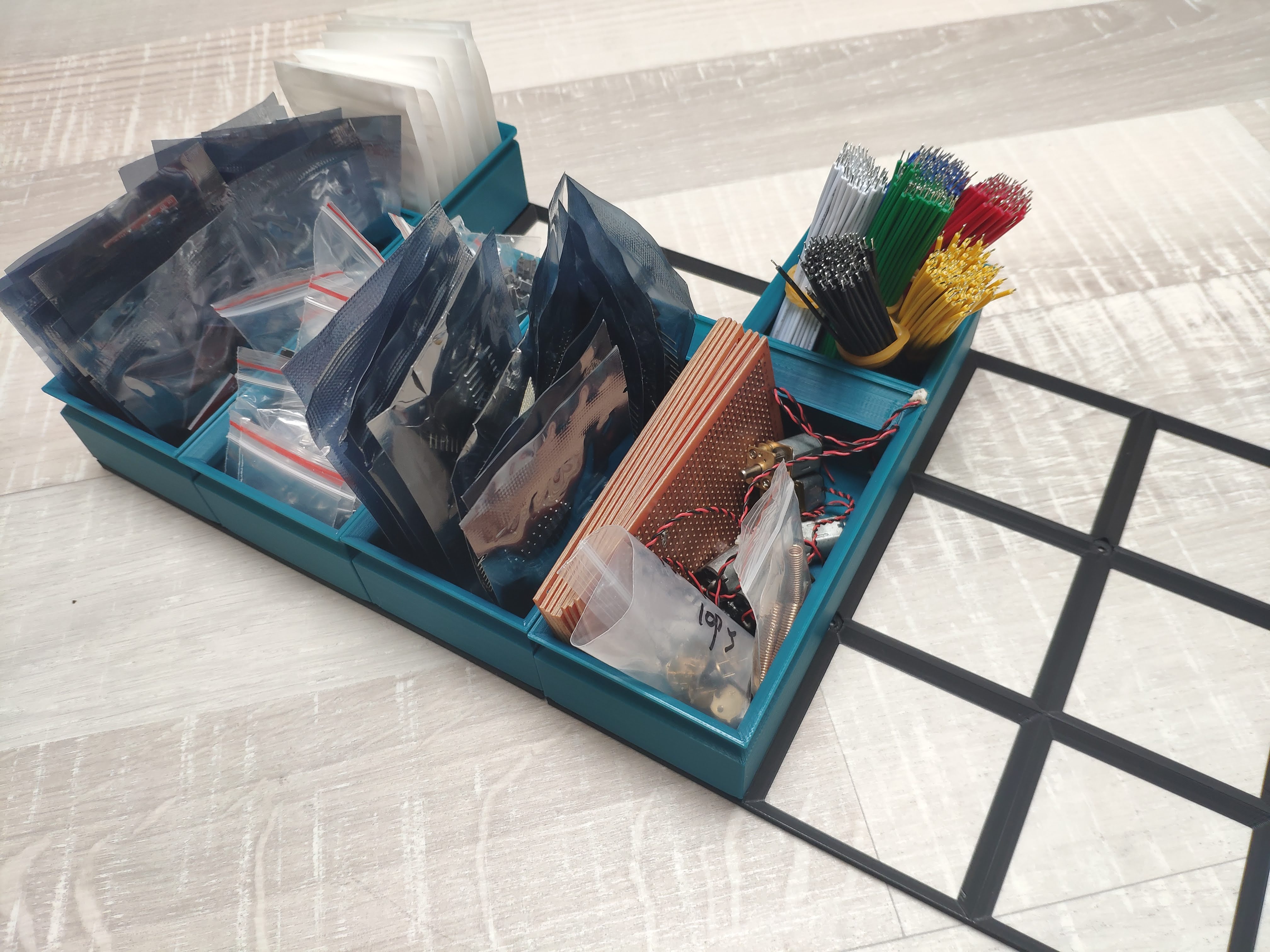 Generic Stackable Assortment Boxes (Parametric) por 3DOverEngineering ...
