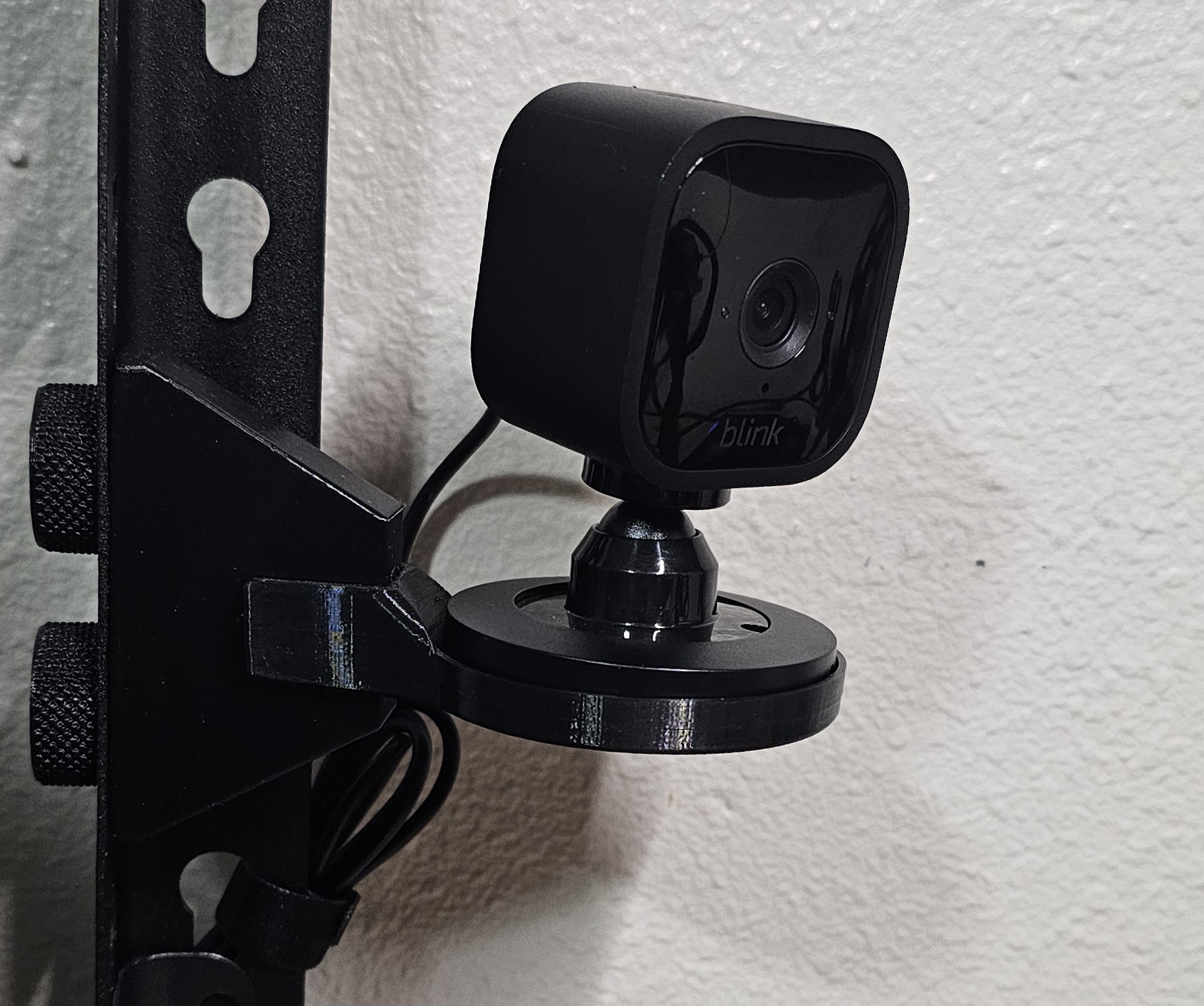 Blink Mini Mount + Bracket by Imagine_3d | Download free STL model ...