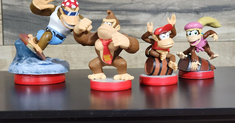 The Kong Kollection: Funky Kong and Dixie Kong Amiibo Figure by ...