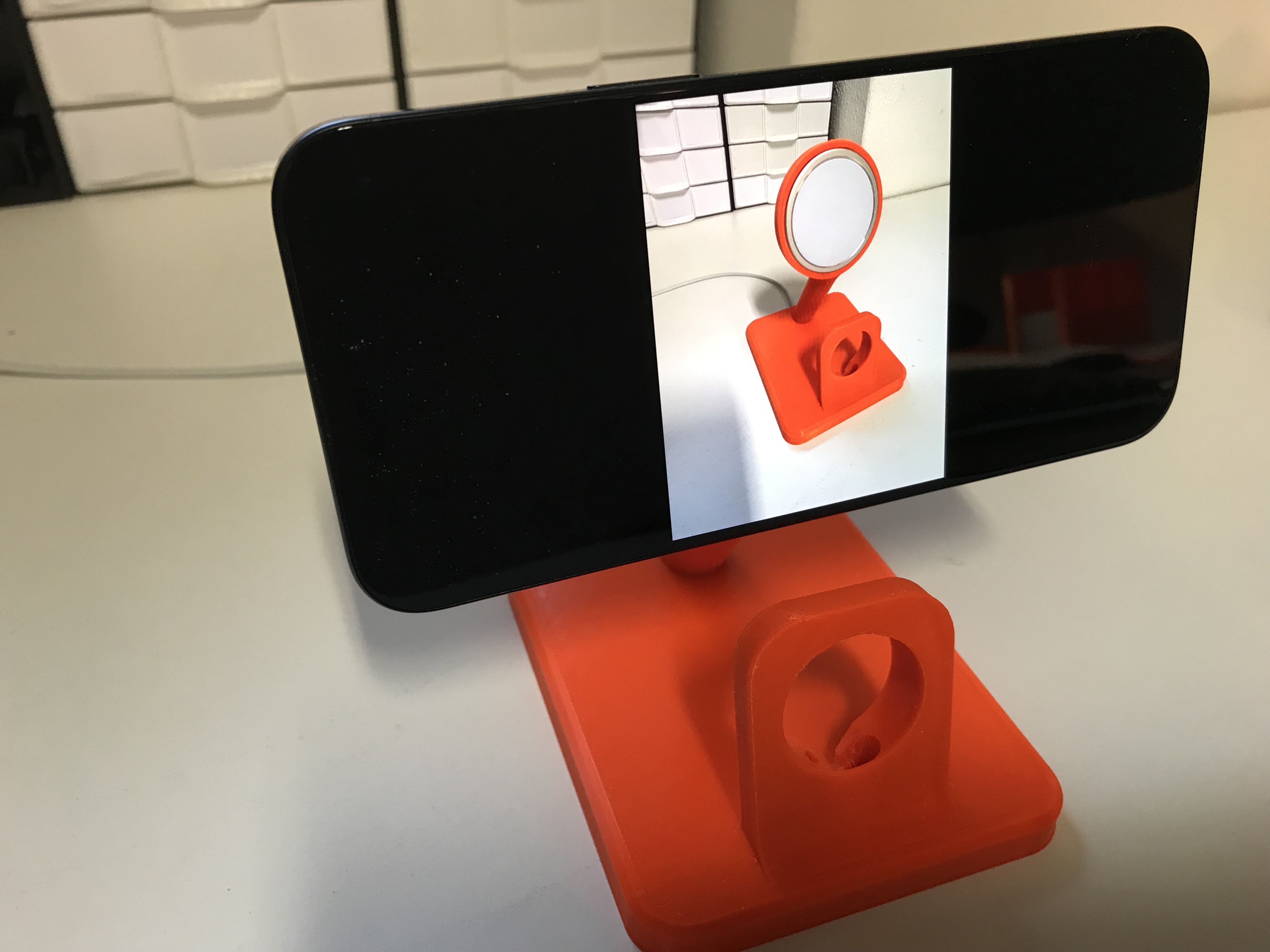 iPhone and iWatch Stand by Popper3D | Download free STL model ...