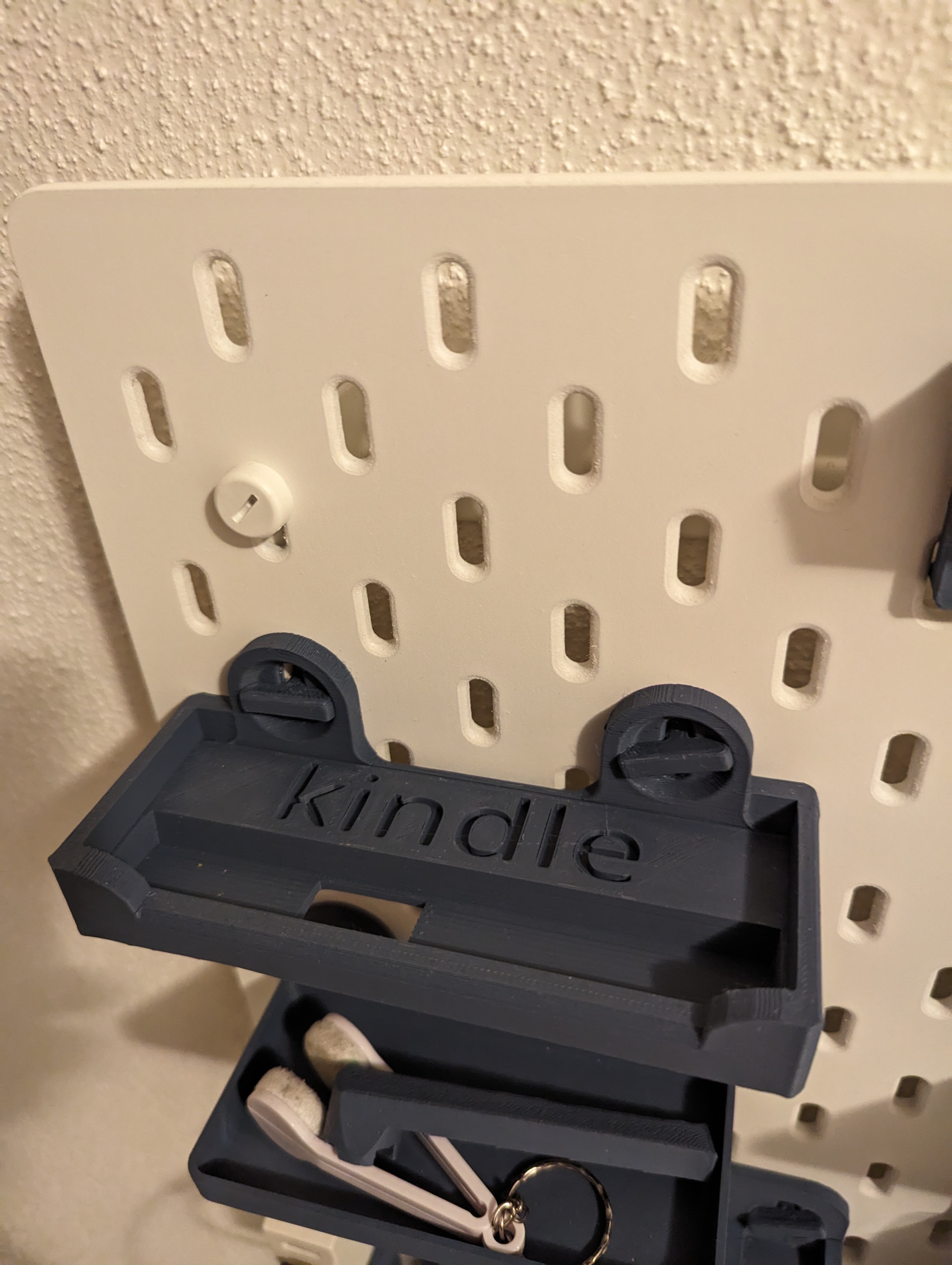 Skadis Kindle Paperwhite mount by AK | Download free STL model ...