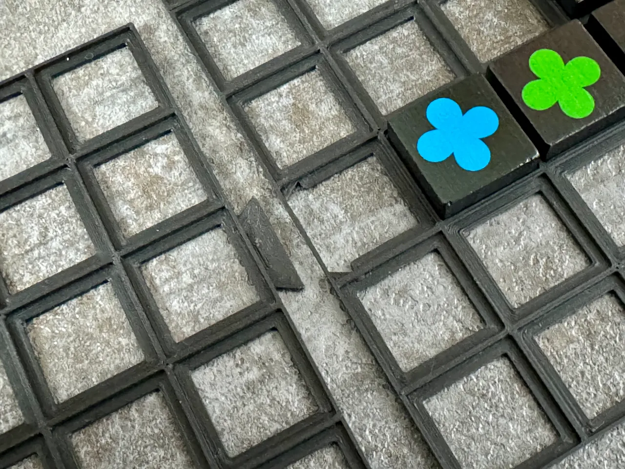 Qwirkle Travel tiles grid by TheBlackfish | Download free STL model ...