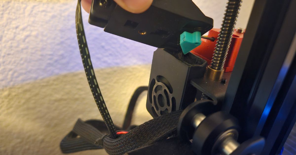 Filament sensor mounting bracket support on SunluT3 / Support de ...