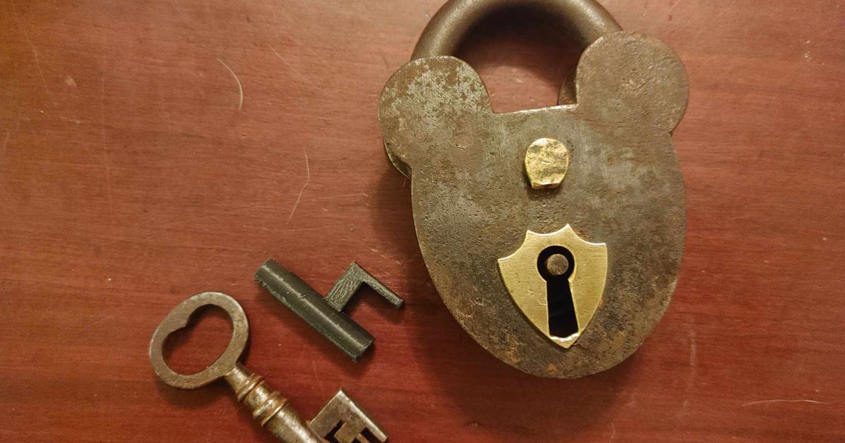 Key for Victoria Regina Era Warded Padlock by Ross | Download free STL ...