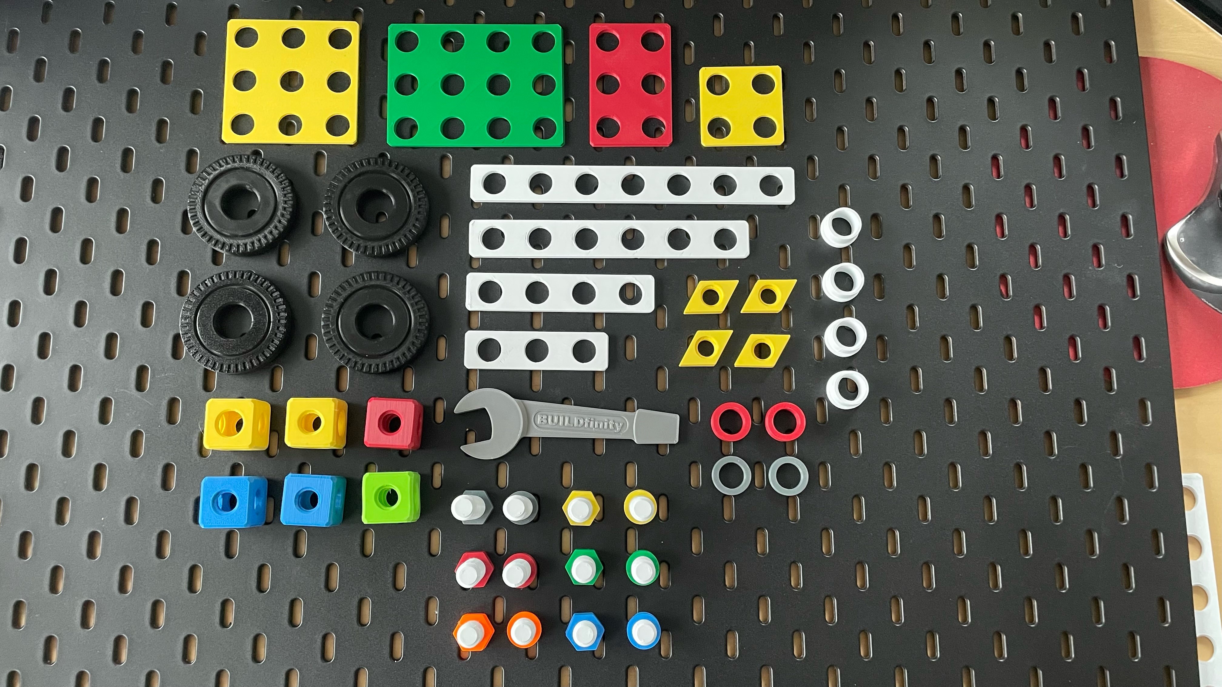 BUILDfinity construction play for kids // Konstruktions-Spiel für ...
