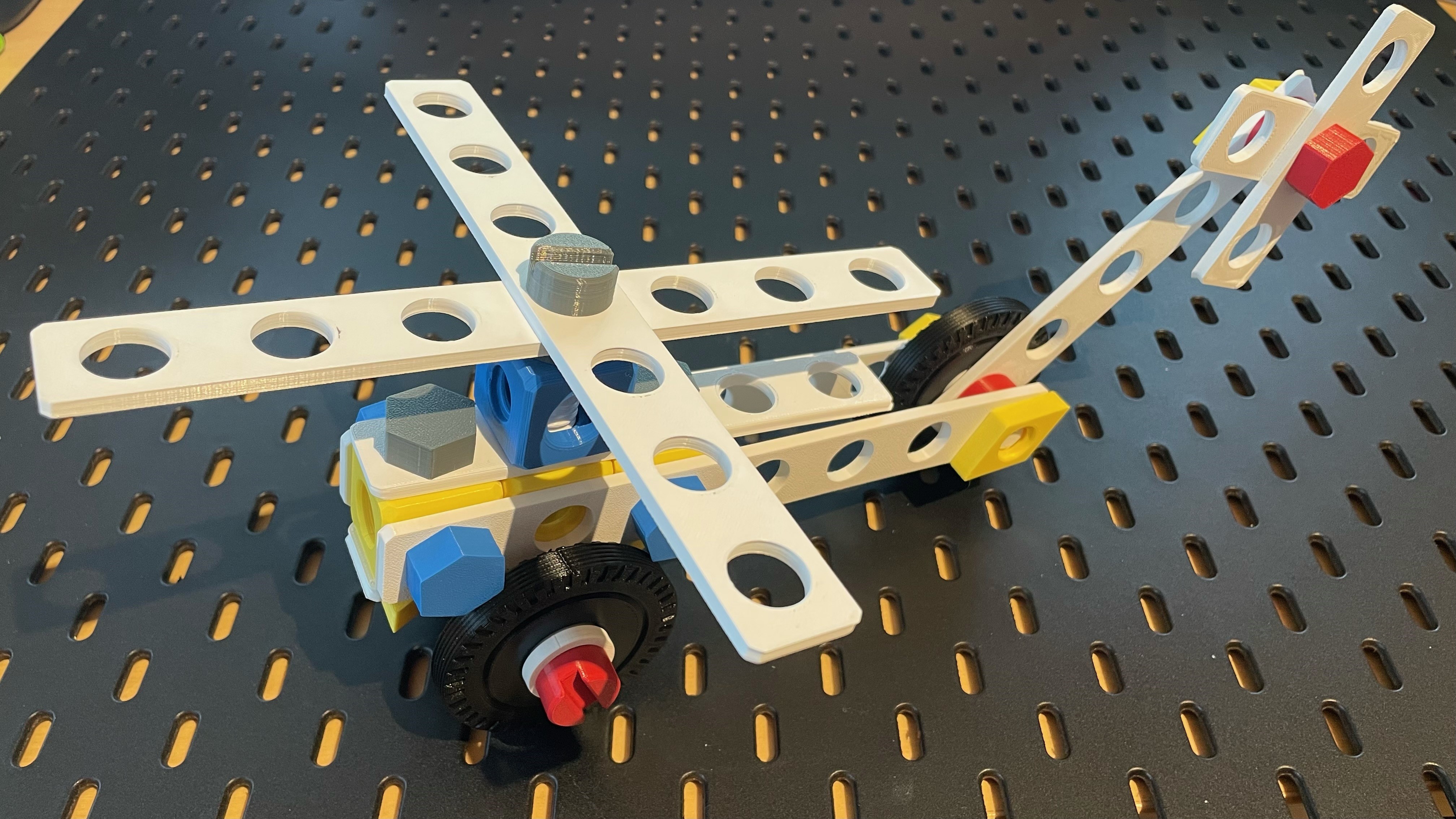 BUILDfinity construction play for kids // Konstruktions-Spiel für ...
