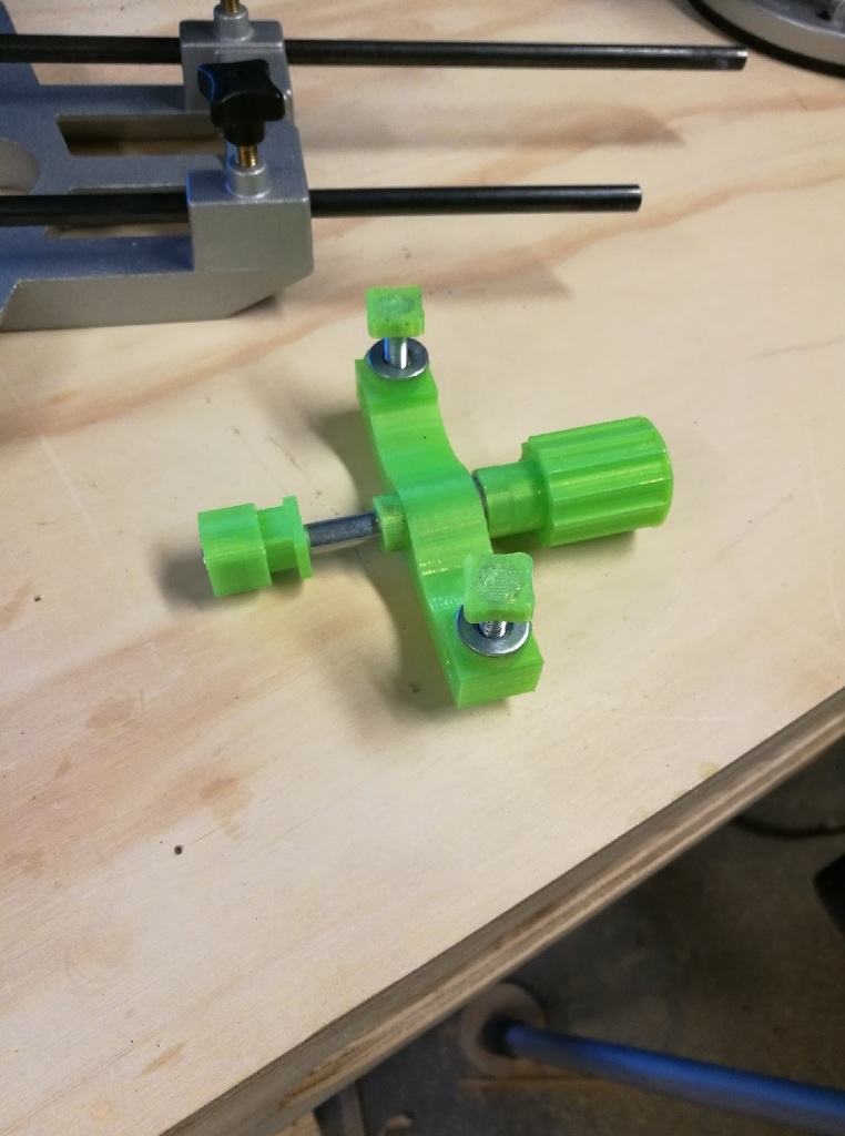 Micro adjuster for router edge guide by Steffen | Download free STL ...