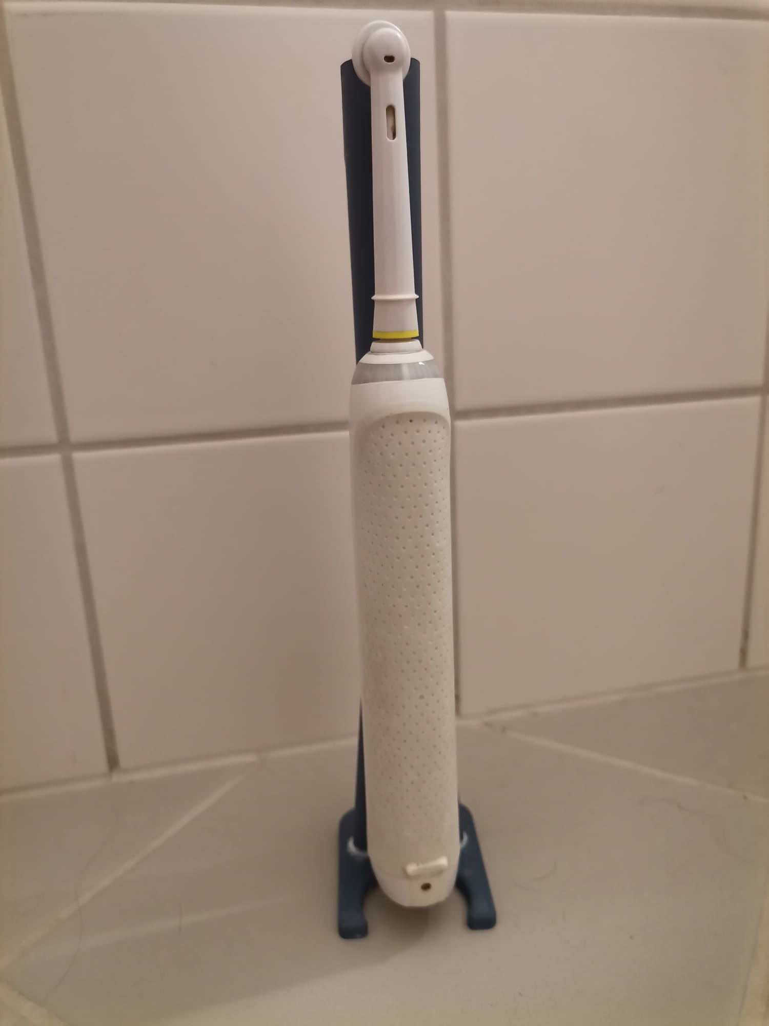 Oral-b Toothbrush drying-stand by Johannes Lamatsch | Printables Store