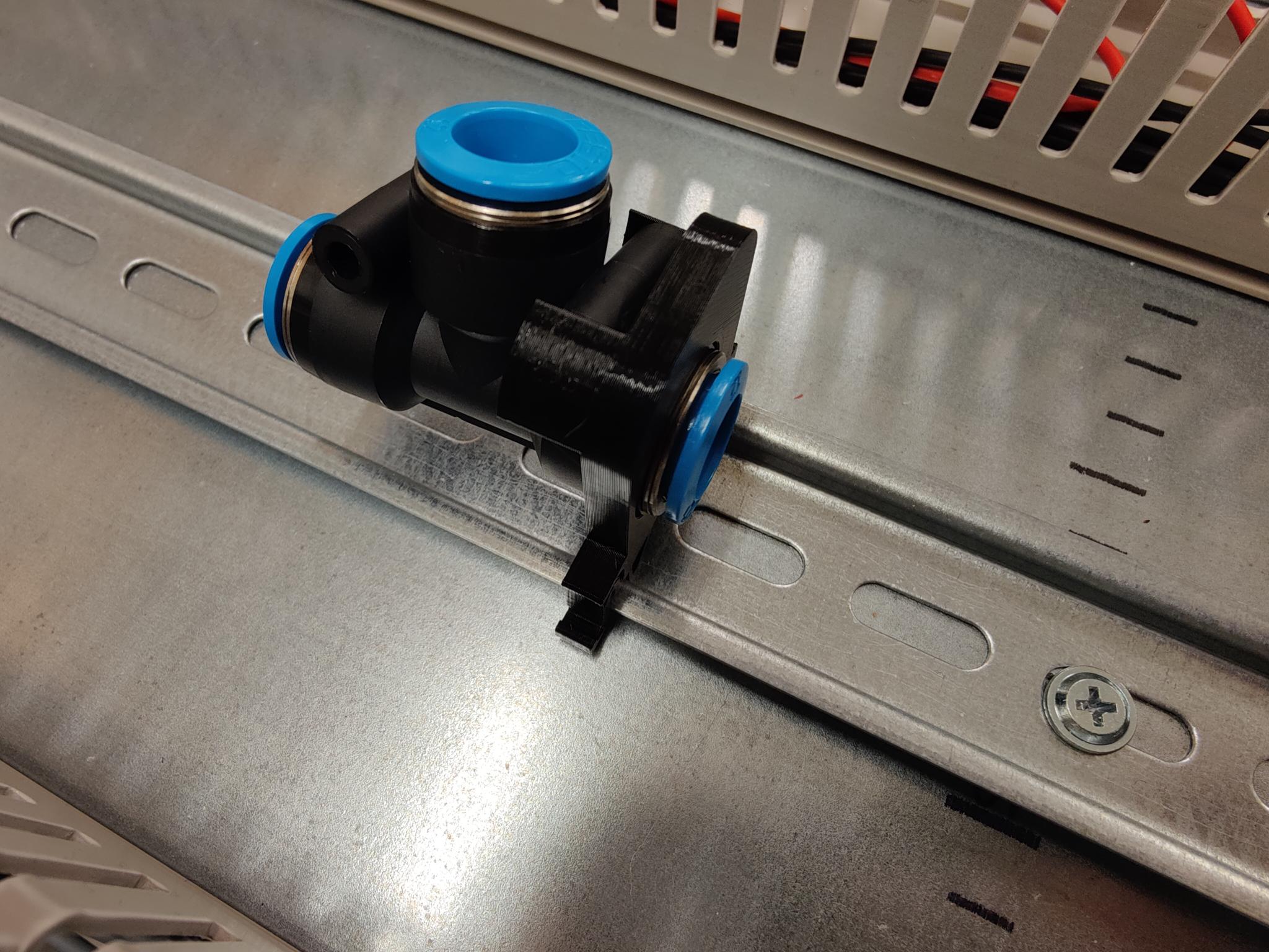 Festo QST DIN 35 holder by jonashedlof | Download free STL model ...