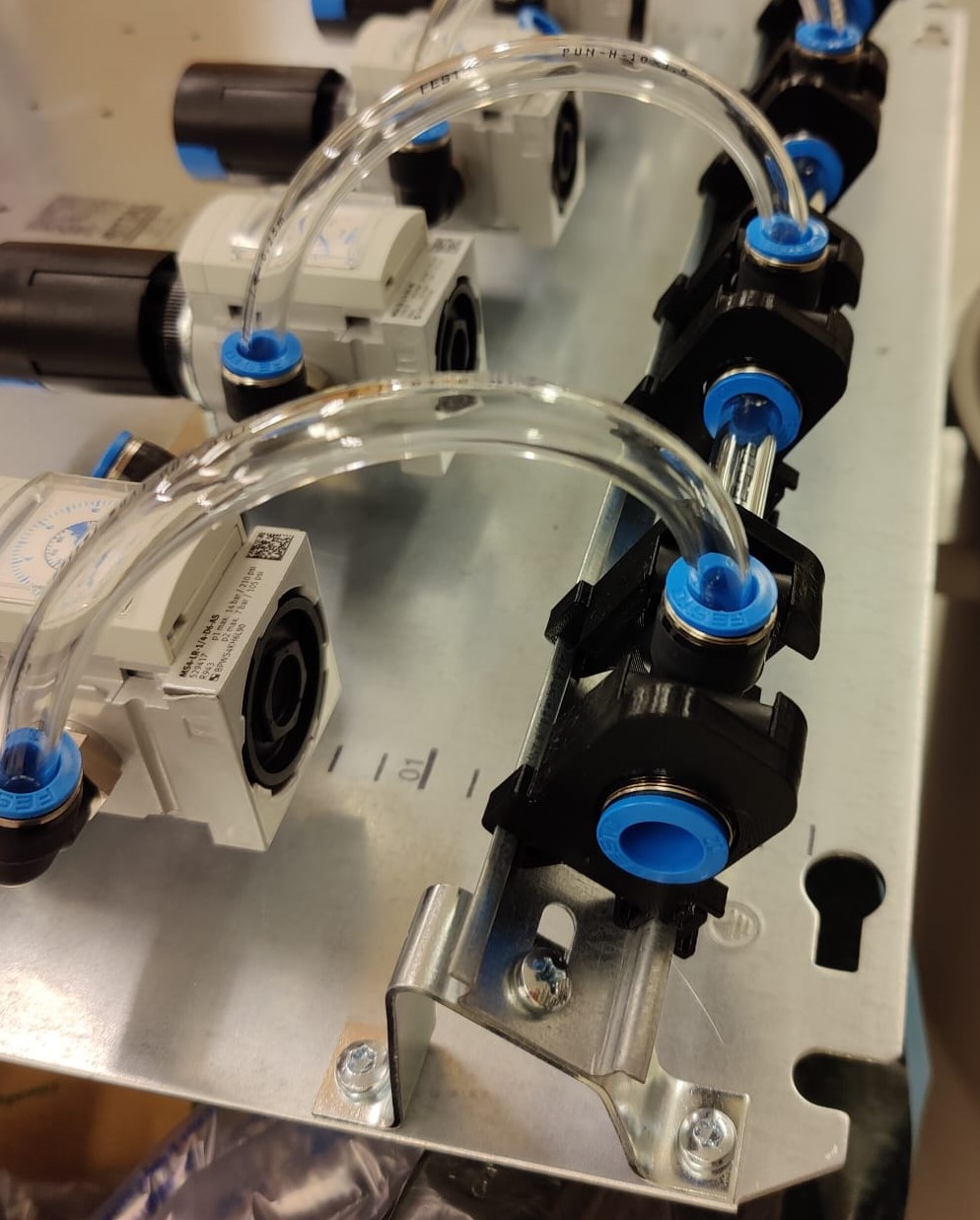 Festo QST DIN 35 holder by jonashedlof | Download free STL model ...