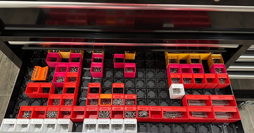 Gridfinity - Metric Screw Labeled Bins (M2.5, M3, M4, M5...plus you can mod for others) by Chris ...