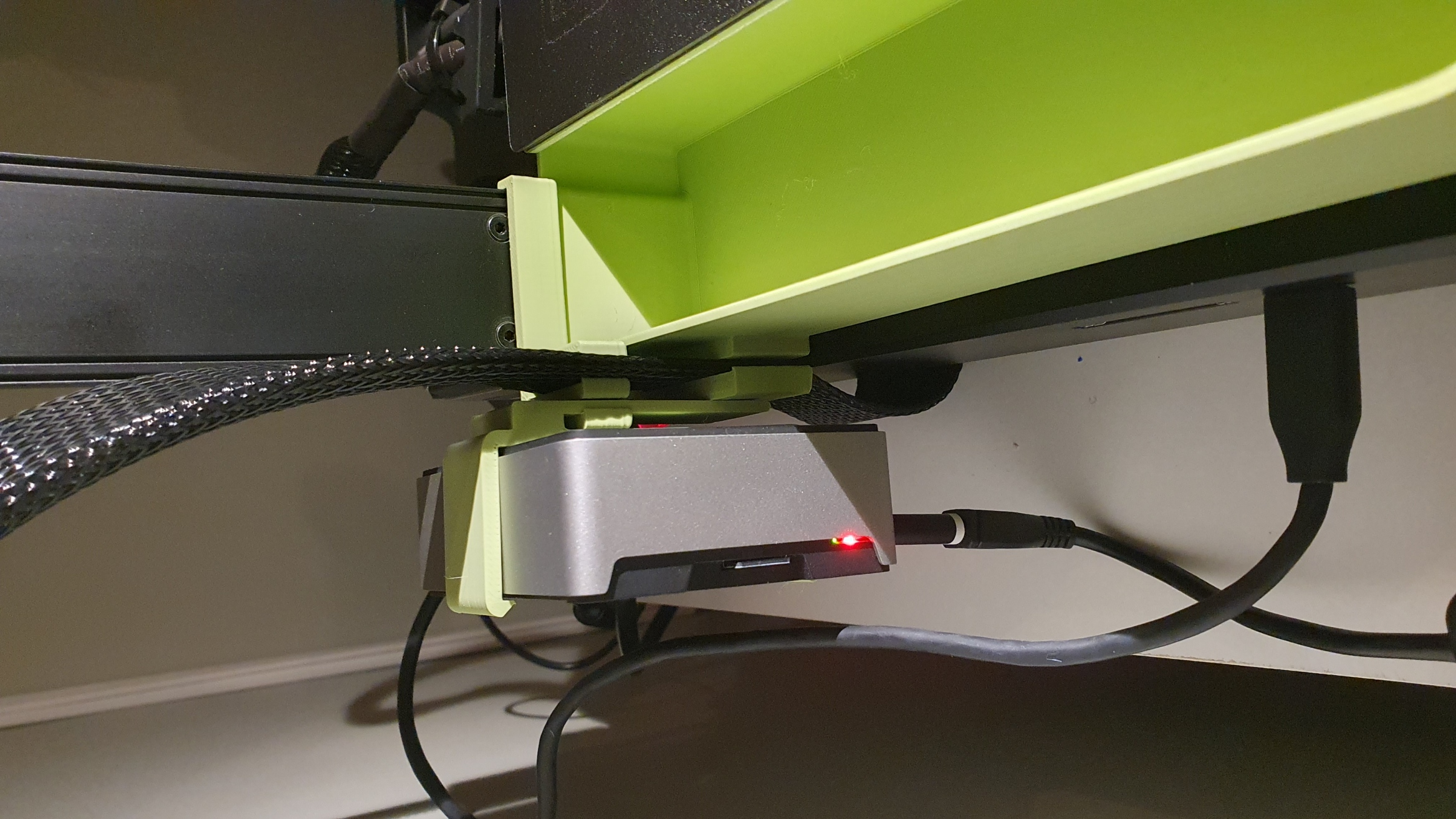 RPi 4 FLIRC case holder clip by MakerspaceTuring | Download free STL ...