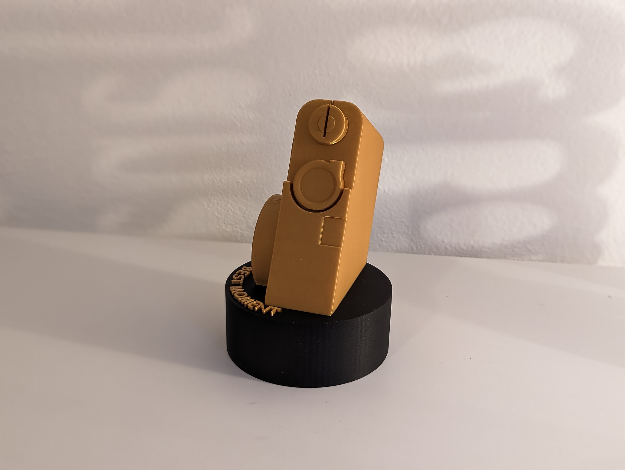 Camera Photo stand/trophy by Made by Printing | Download free STL model ...