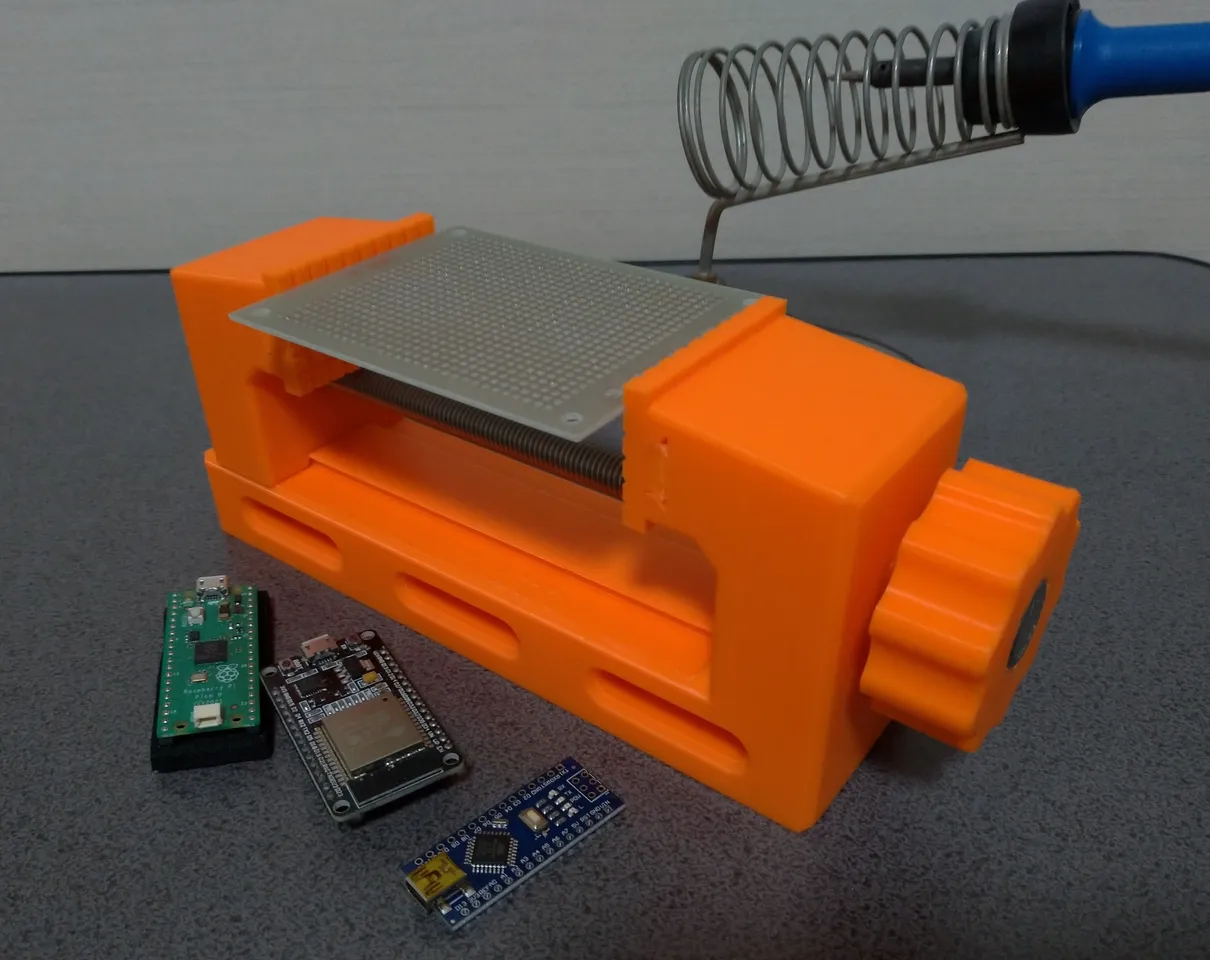 Soldering Vise by Thomas Leftwite | Download free STL model ...
