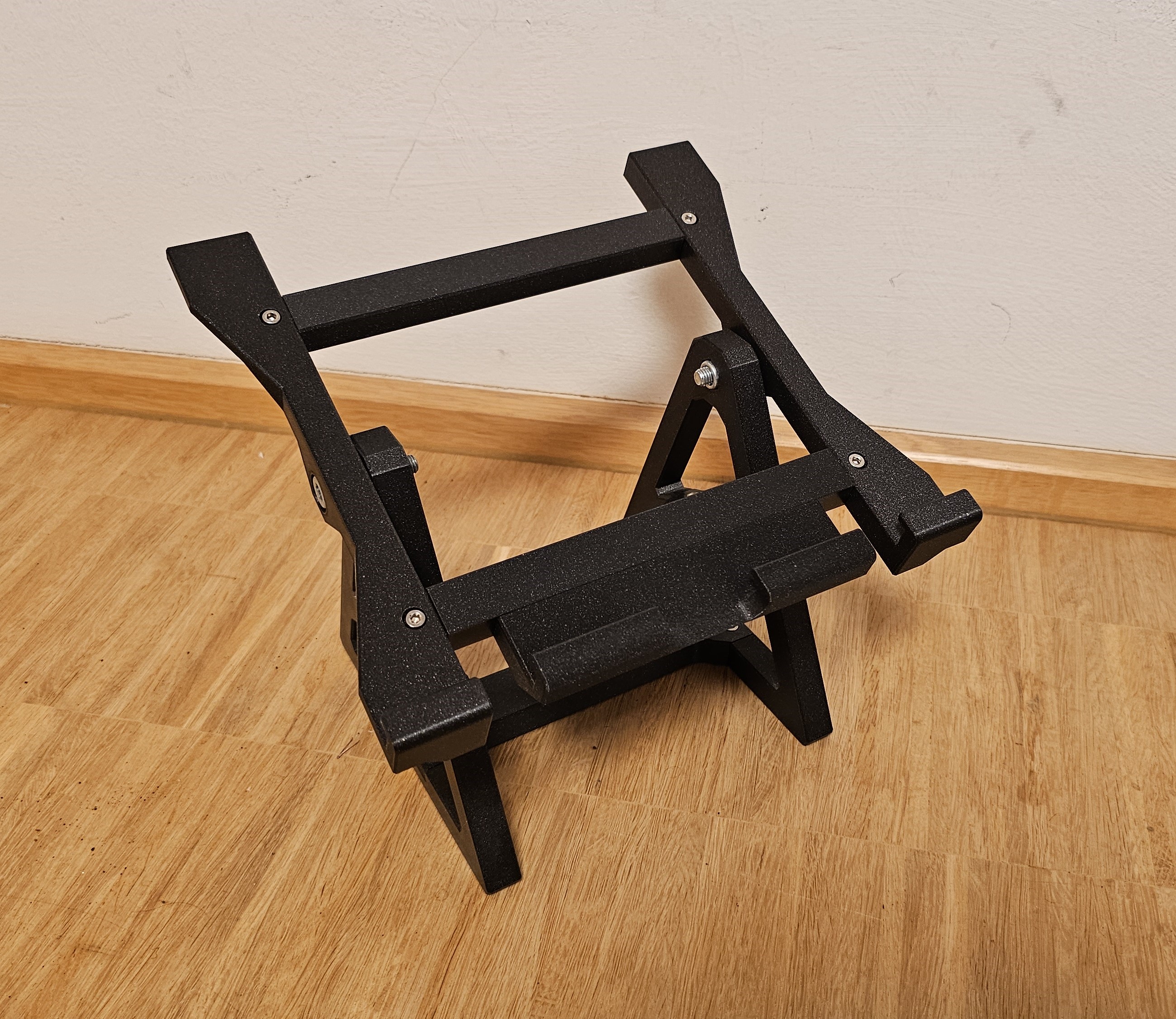 Tablet stand for big and small tablets by Boogie | Printables Store