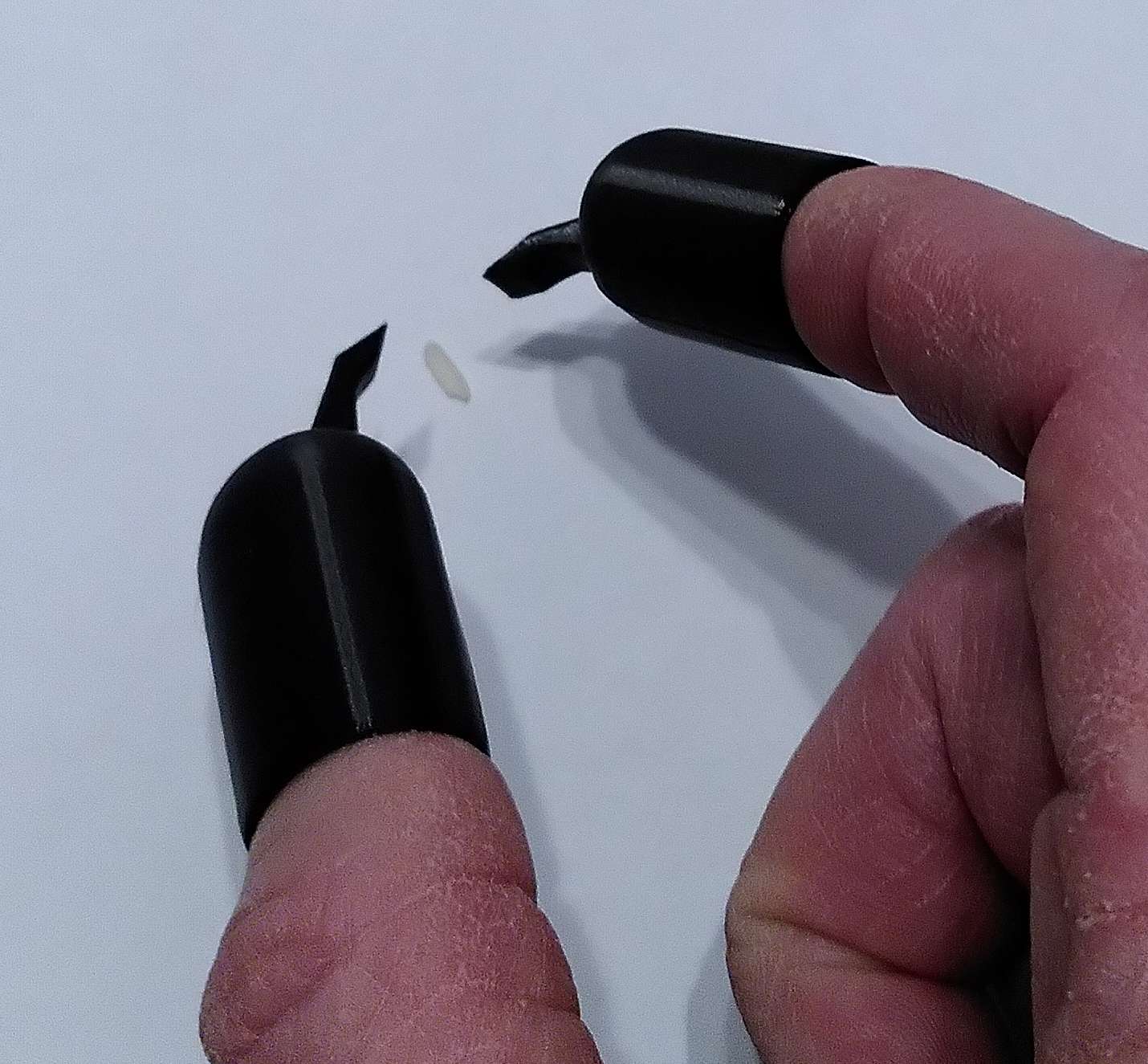 Parametric Finger Tweezers by Nakka | Download free STL model ...