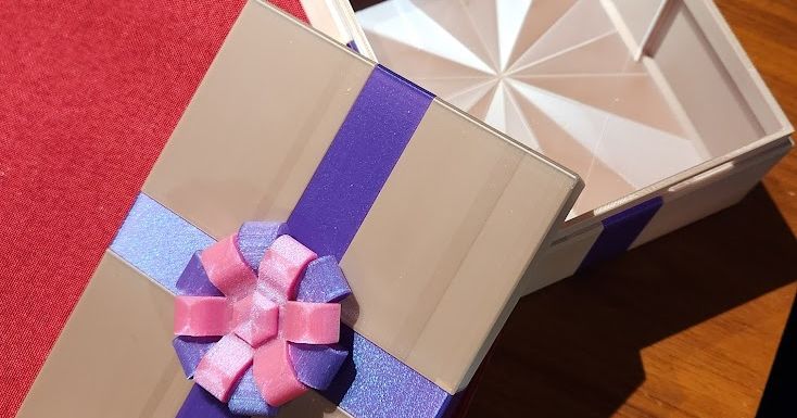 Double wide ribbon on Twist lock present box by Mr Turing | Download ...