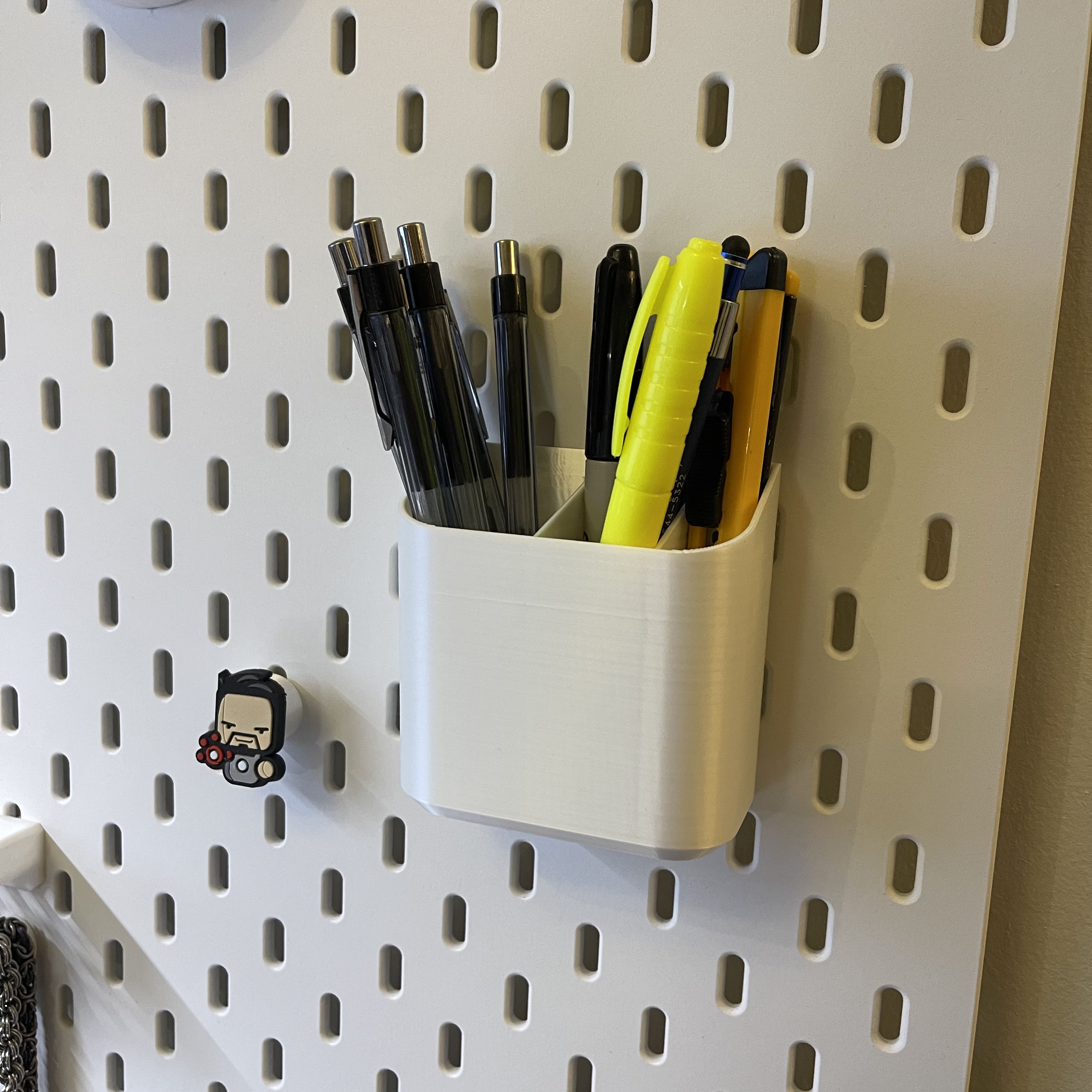 SKADIS Pen Holder Multi-Section Design by futuristicvlad | Download ...