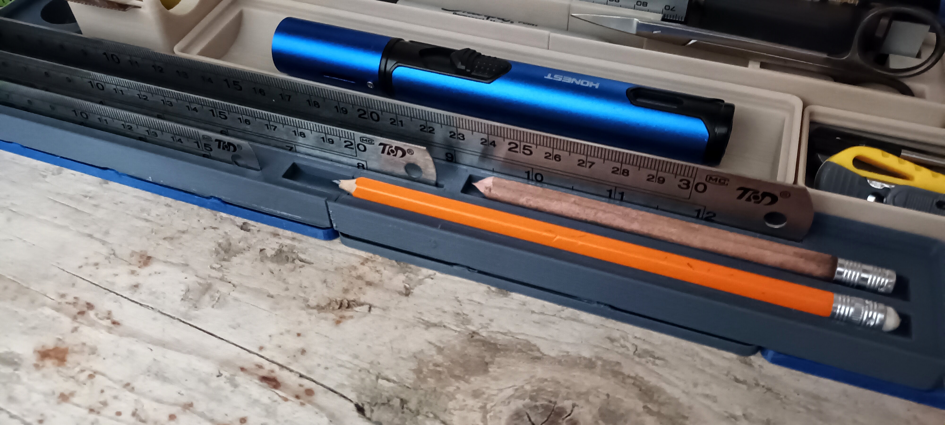 Gridfinity Steel Ruler & Pencil Holder - 1x9 Split Organizer by Alan ...