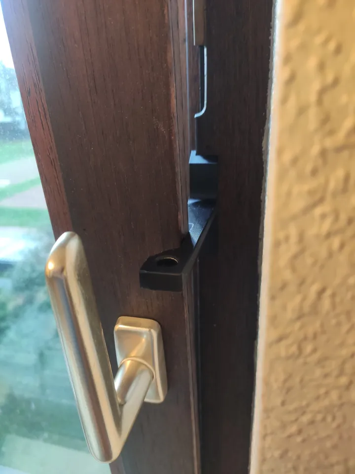 Window retainer for bottom-hung windows by deneaux | Download free STL ...